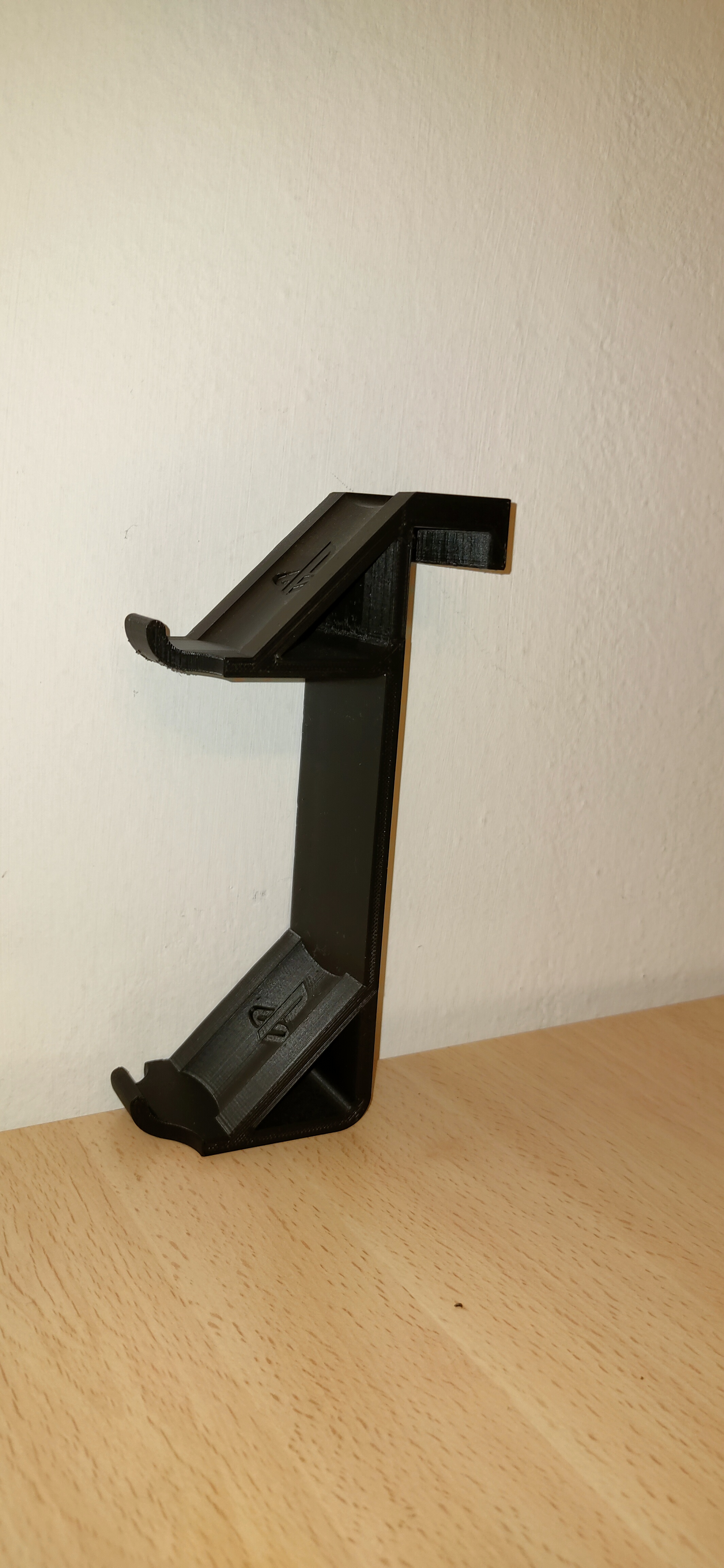 PS4 vertical pad holder by Ilguala | Download free STL model ...