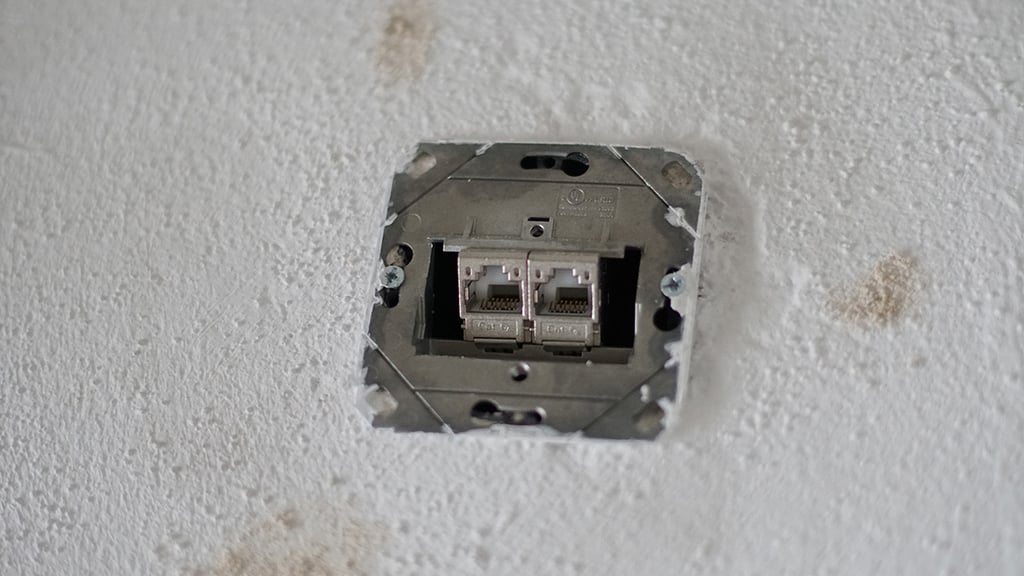 Unifi AP Lite Socket Mount RJ45 by SteffenBeck | Download free STL ...