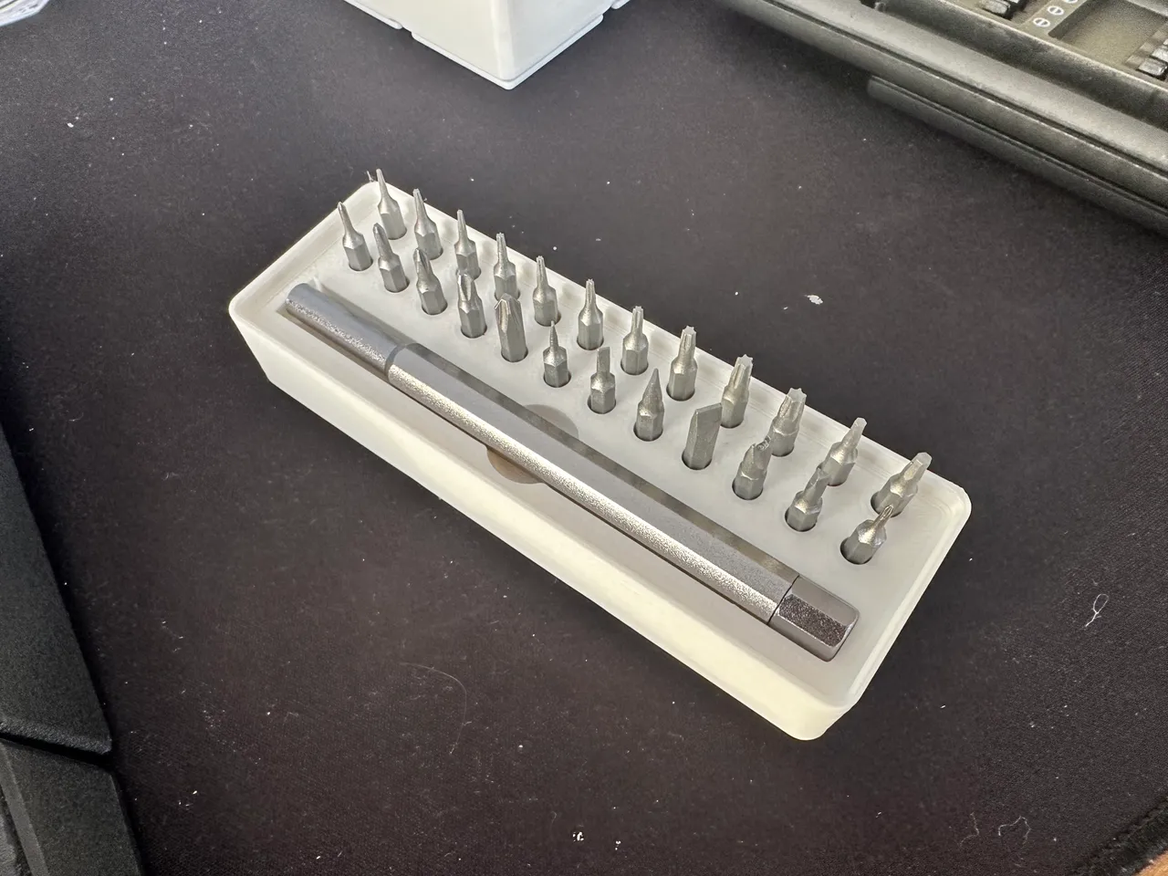 Precision screwdriver holder Gridfinity by Glueshop | Download free STL ...