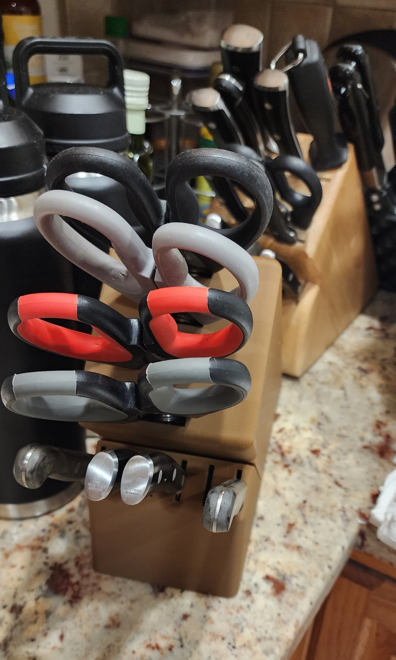 Steak knife and kitchen scissors block by Tarrant1701 | Download free ...