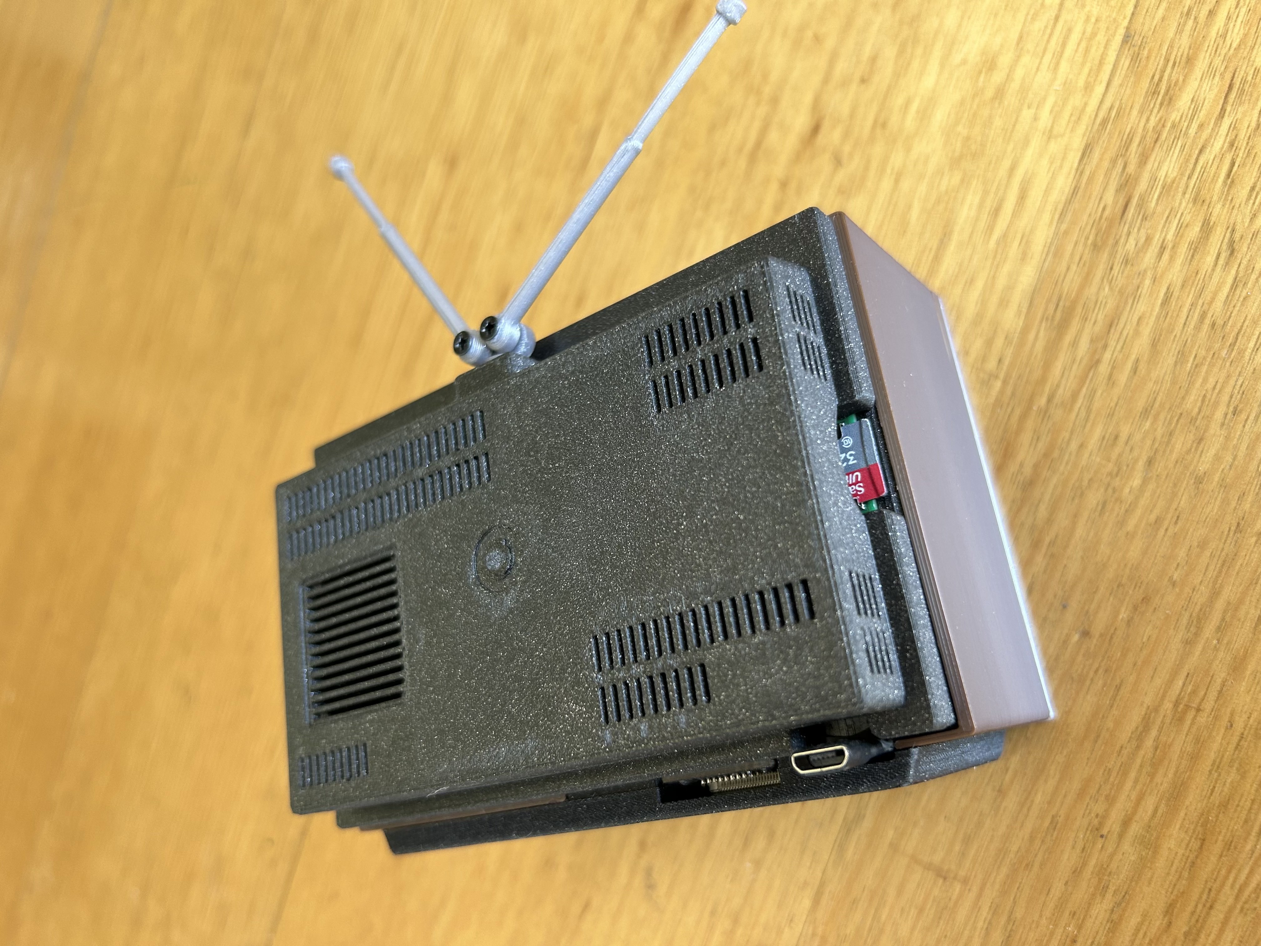 Retro TV Raspberry Pi Case V2 by fantasticmrdavid | Download free STL ...