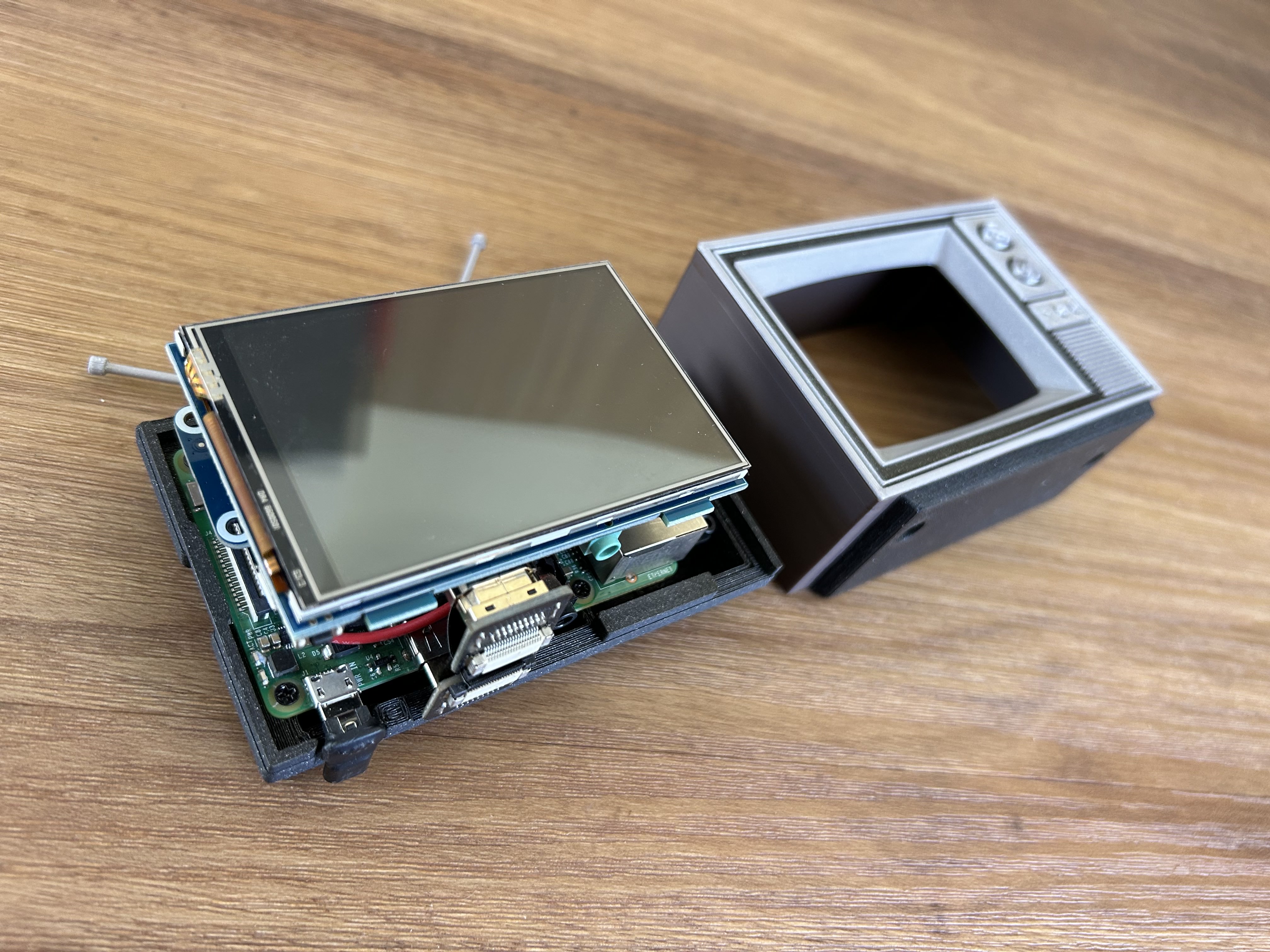Retro TV Raspberry Pi Case V2 by fantasticmrdavid | Download free STL ...