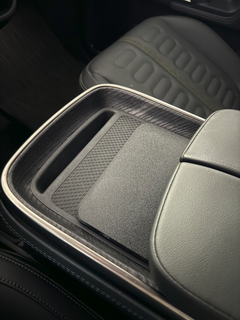 Rivian R1S & R1T Wireless MagSafe Charging Pad by rockethorse ...