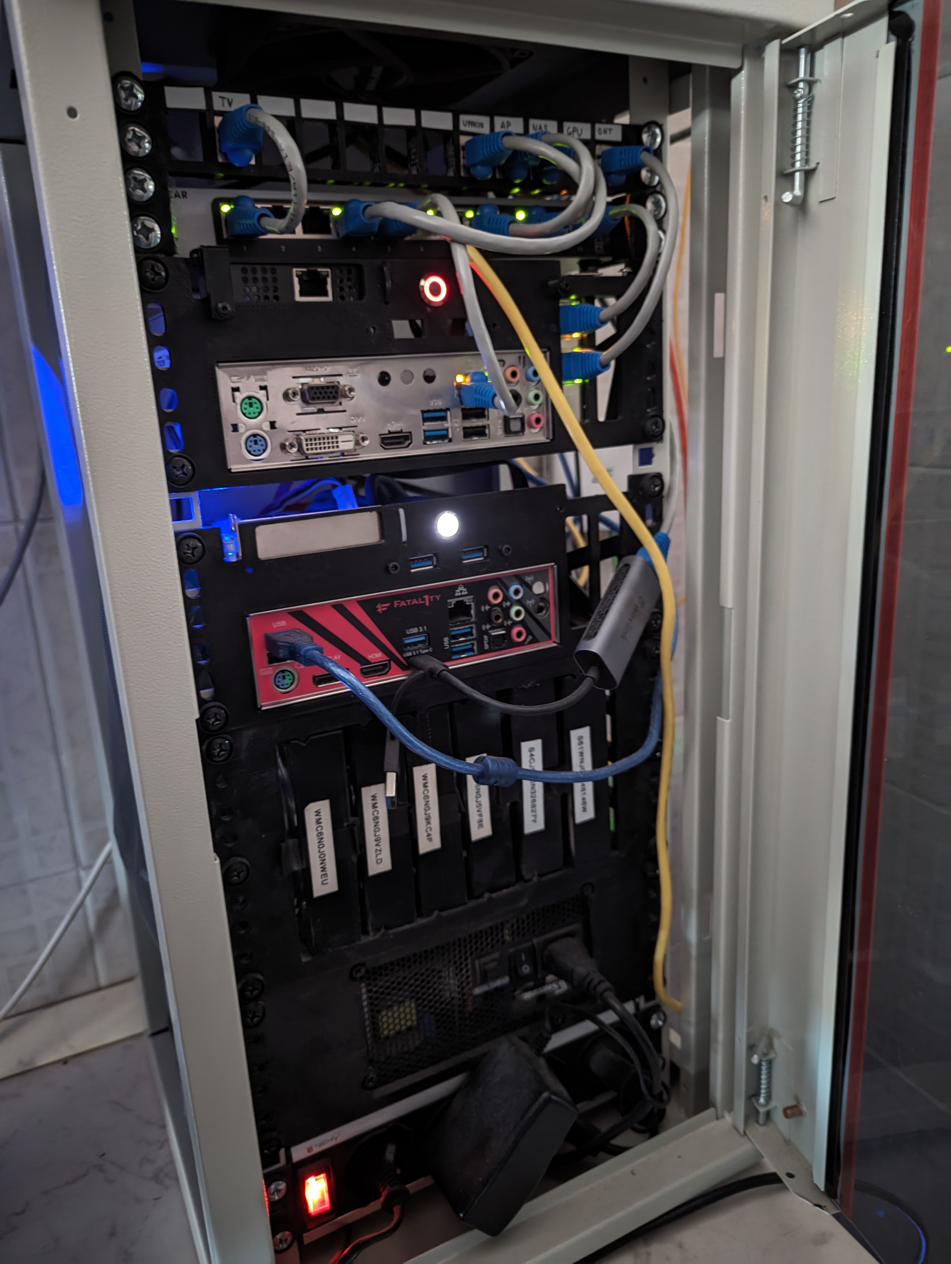 Mini ITX case for 10 inch rack V2 by heron | Download free STL model ...