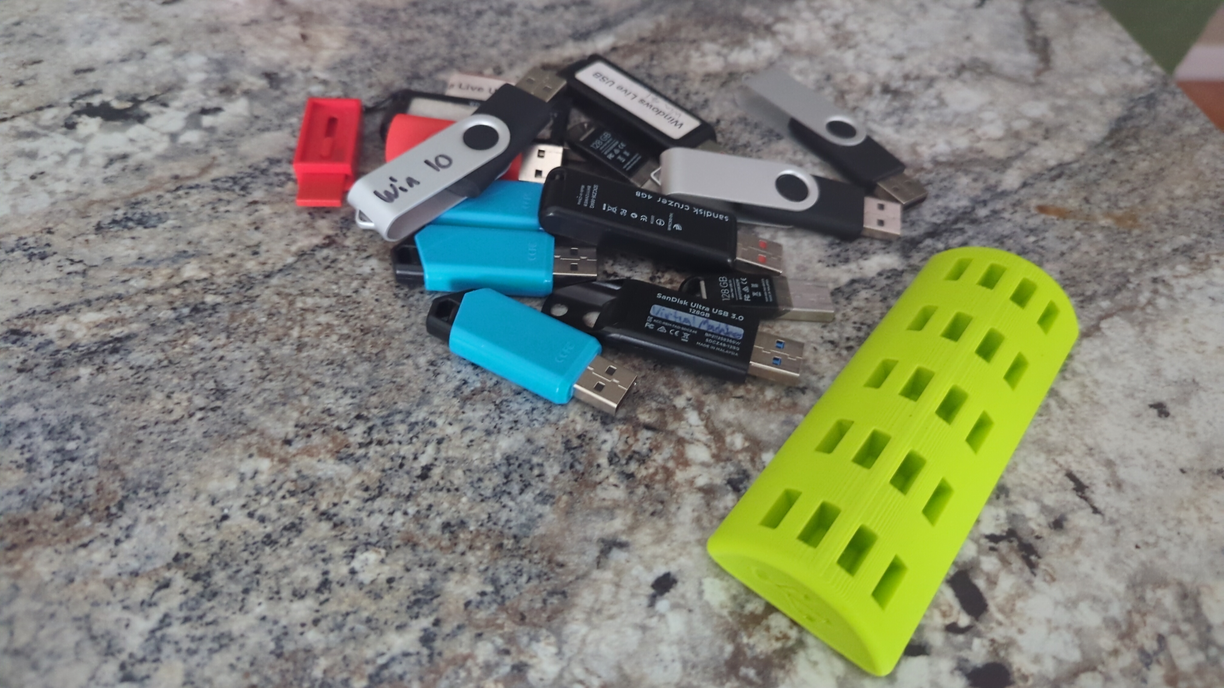 USB Holder by jmynheir | Download free STL model | Printables.com
