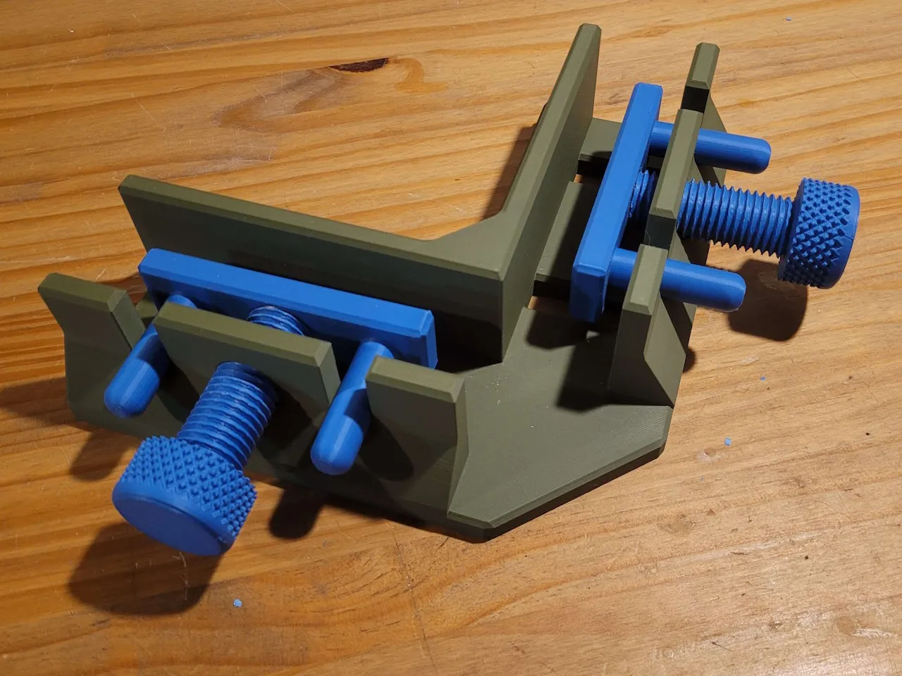 Improved Corner Clamp by mrusse | Download free STL model | Printables.com