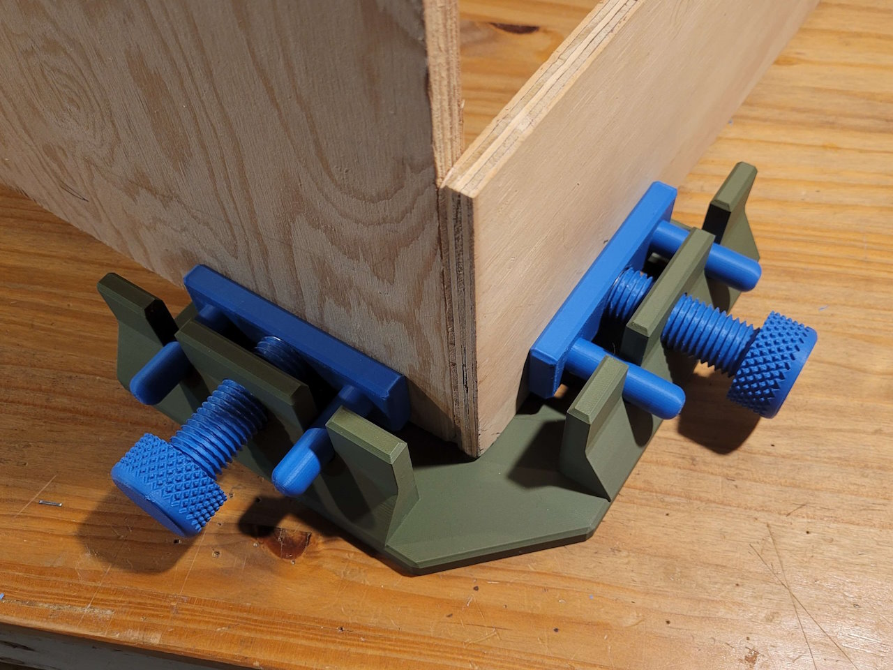 Improved Corner Clamp by mrusse | Download free STL model | Printables.com