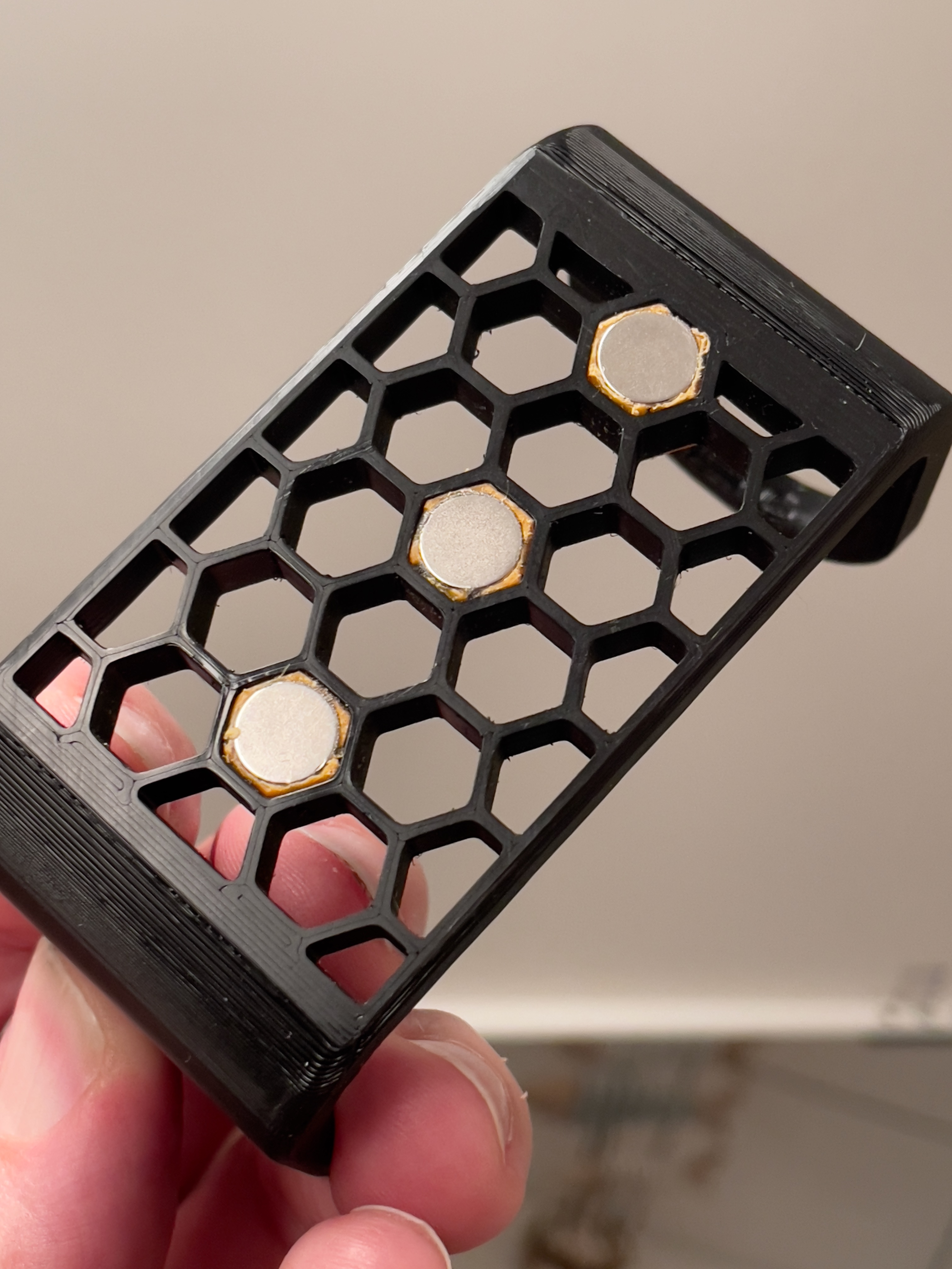 Magnetic Honeycomb support for Sonicare by Byal | Download free STL ...