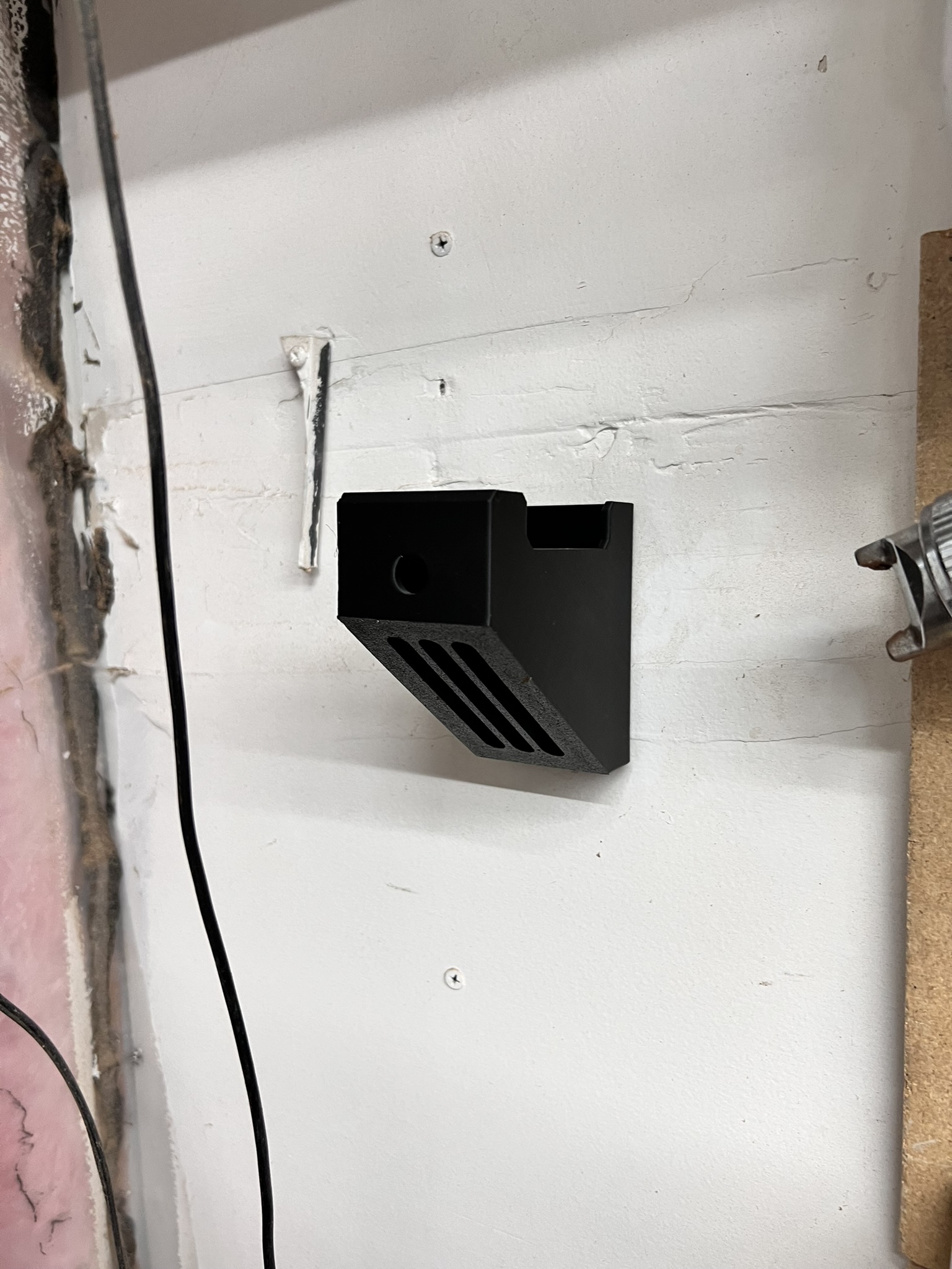 Jackstand wall mount by potatoworld | Download free STL model ...