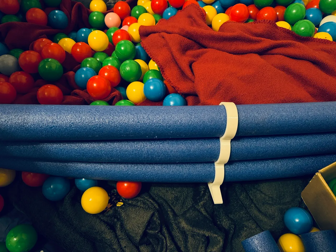 Vertical Pool Noodle Connector by Sir PrintALot | Download free STL ...