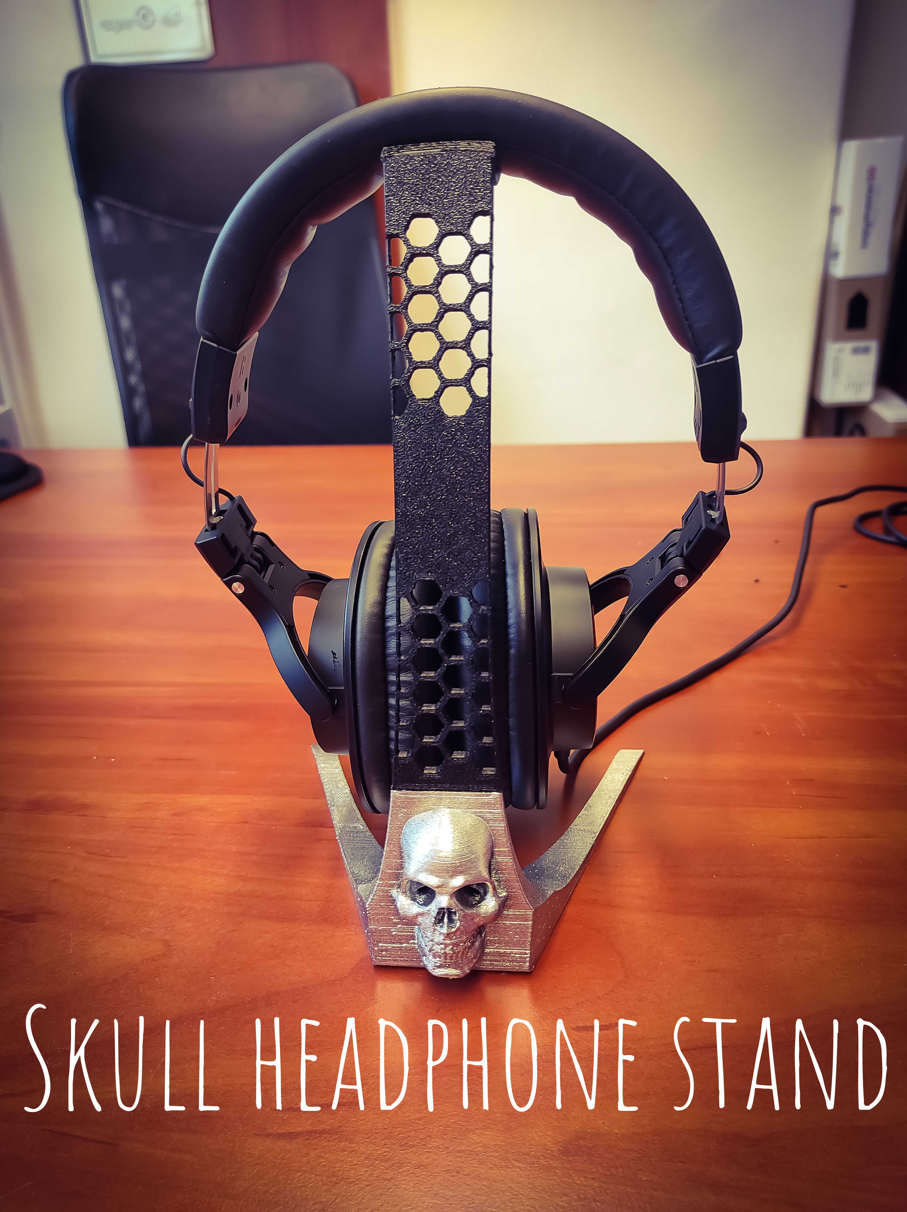 Headphone Stand with a Skull by Gabor Gyarmati | Download free STL ...