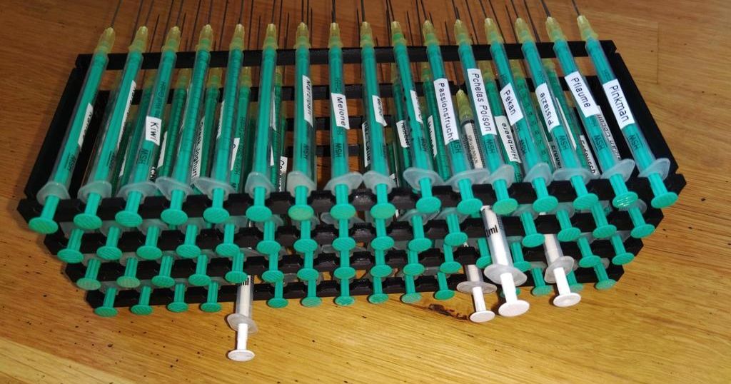Stackable Parametric Syringe Rack by Stegorex | Download free STL model ...