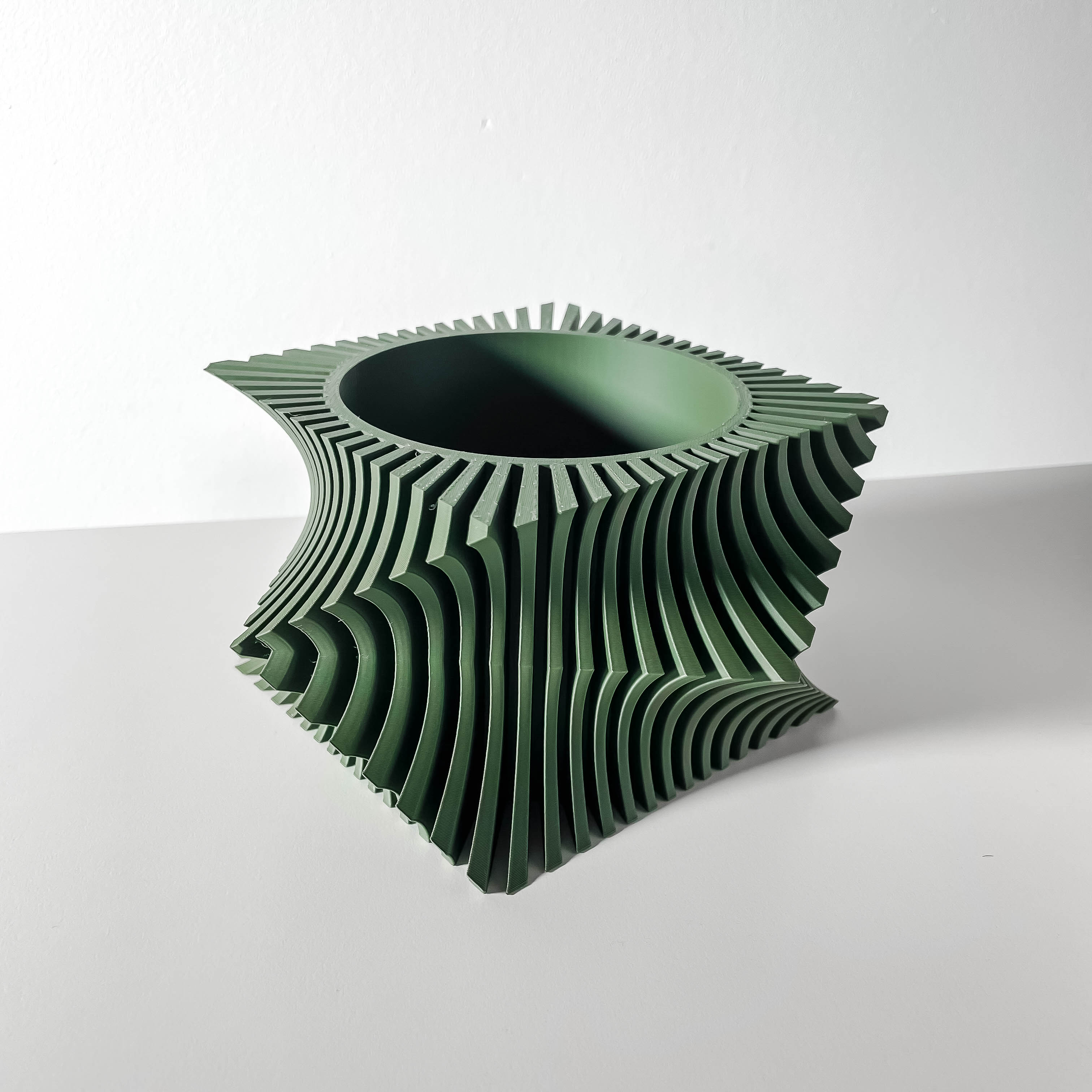 The Anio Wacky Planter Pot with Drainage Tray & Stand Included: Modern ...