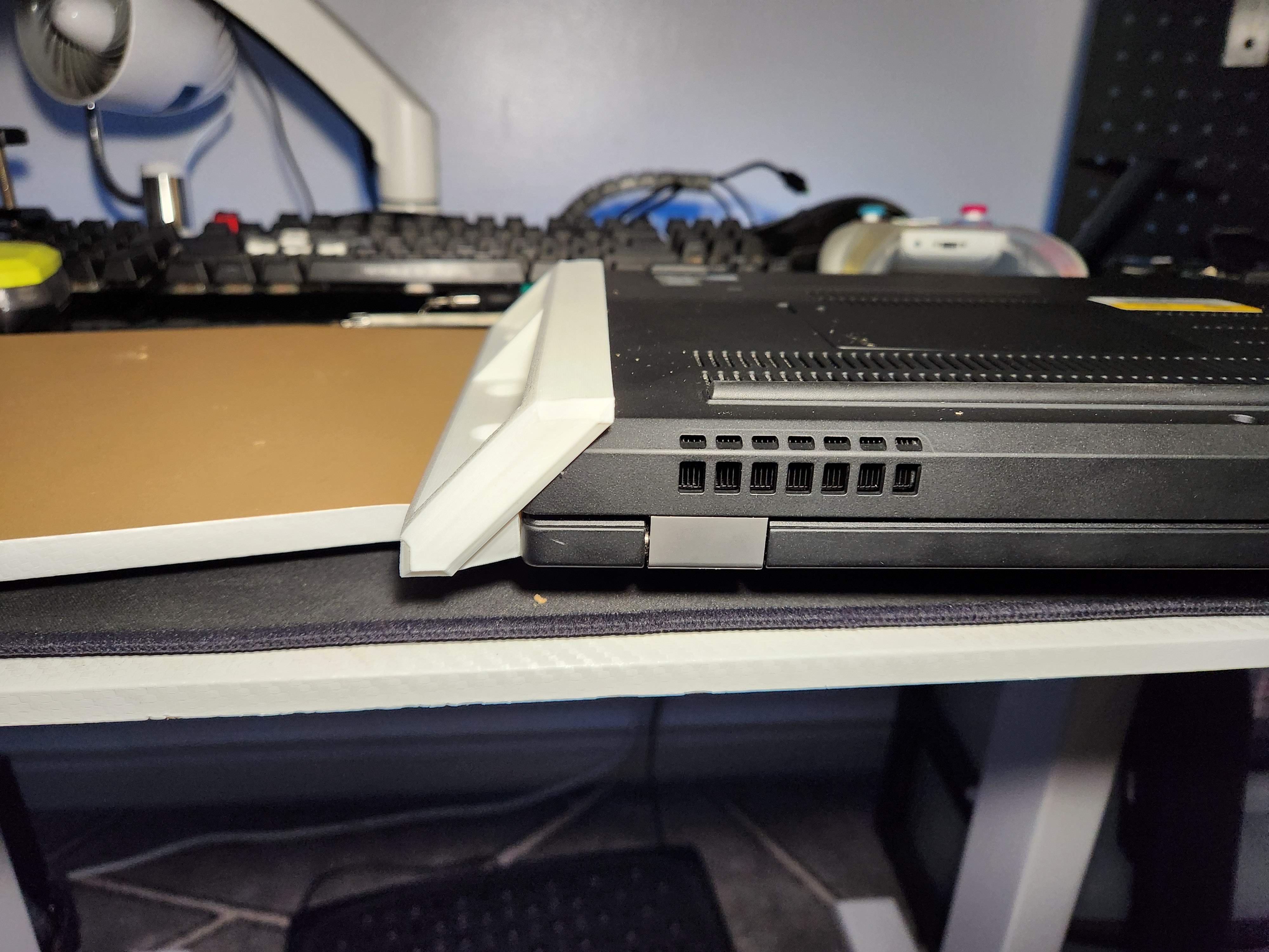 Lenovo ThinkPad P15 and P52 laptops under desk/shelf bracket mount ...