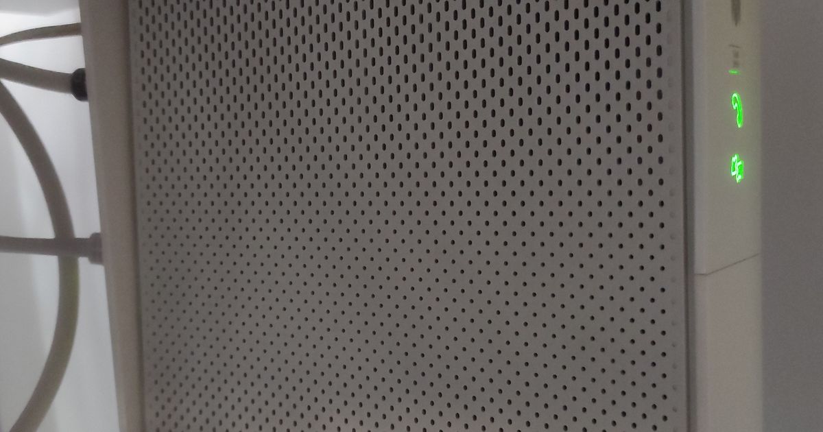 Under desk modem holder Compal CH7465 (Vodafone) by Tomáš Vávra ...