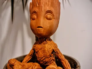 Baby Groot (sitting and waving) by W3Denthusiast | Download free STL ...