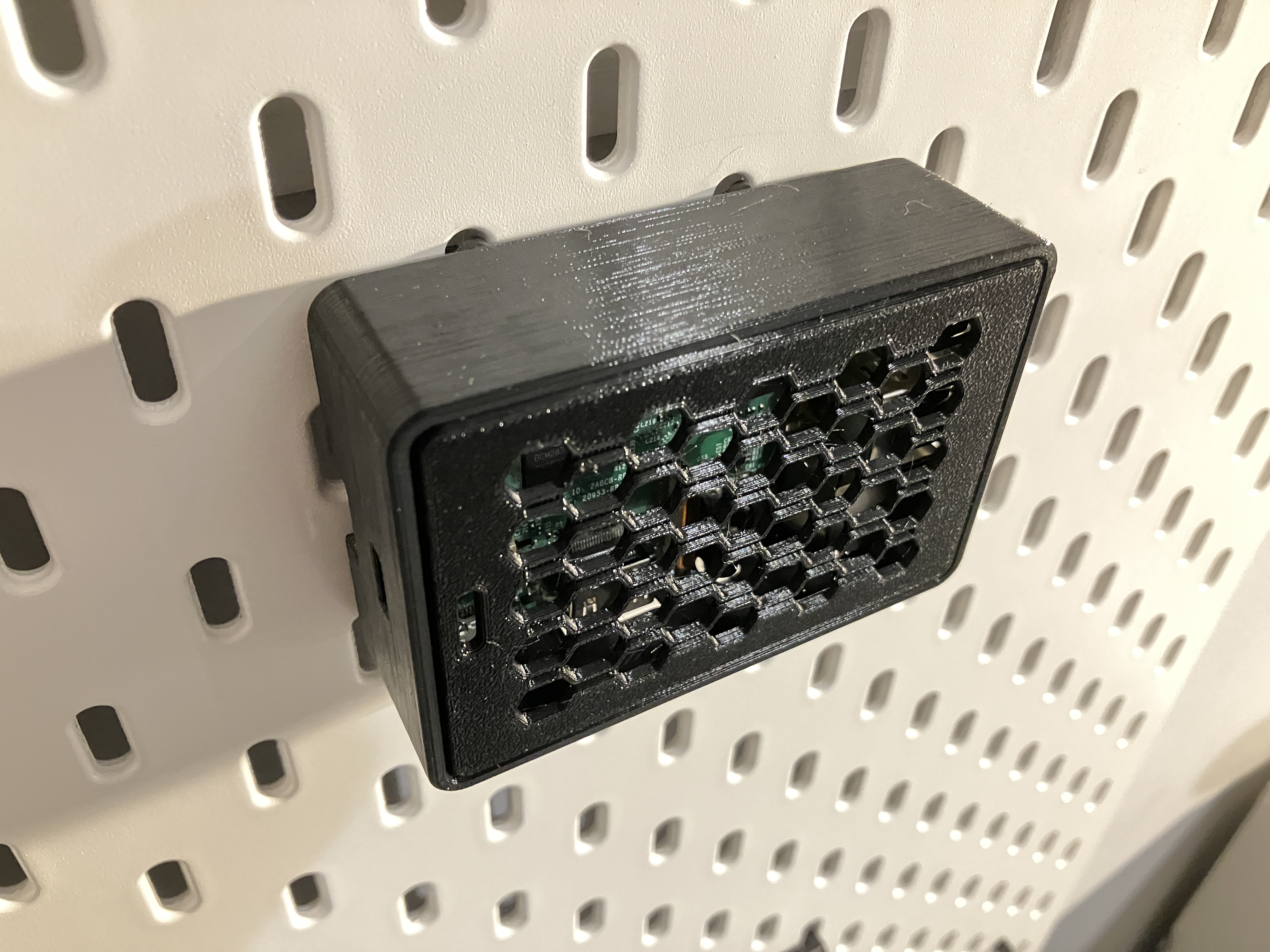 Raspberry Pi 3/4/5 Case Holder for IKEA SKÅDIS by ninv | Download free ...