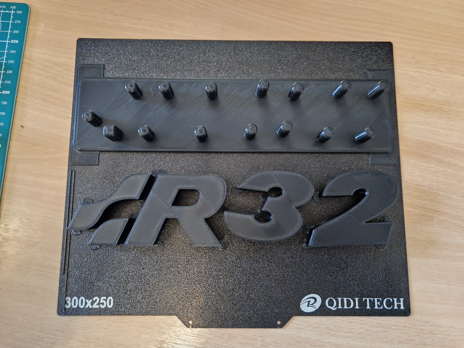 VW R32 logo with raised letters by Argo | Download free STL model ...