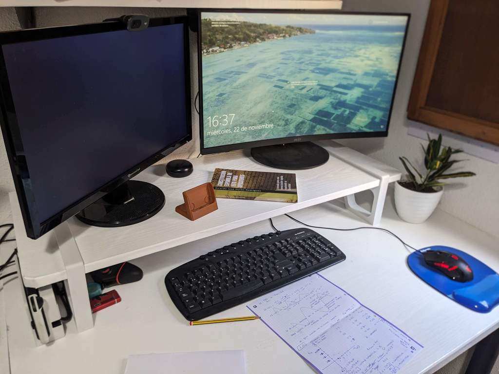 Desk stand by Mario AM | Download free STL model | Printables.com