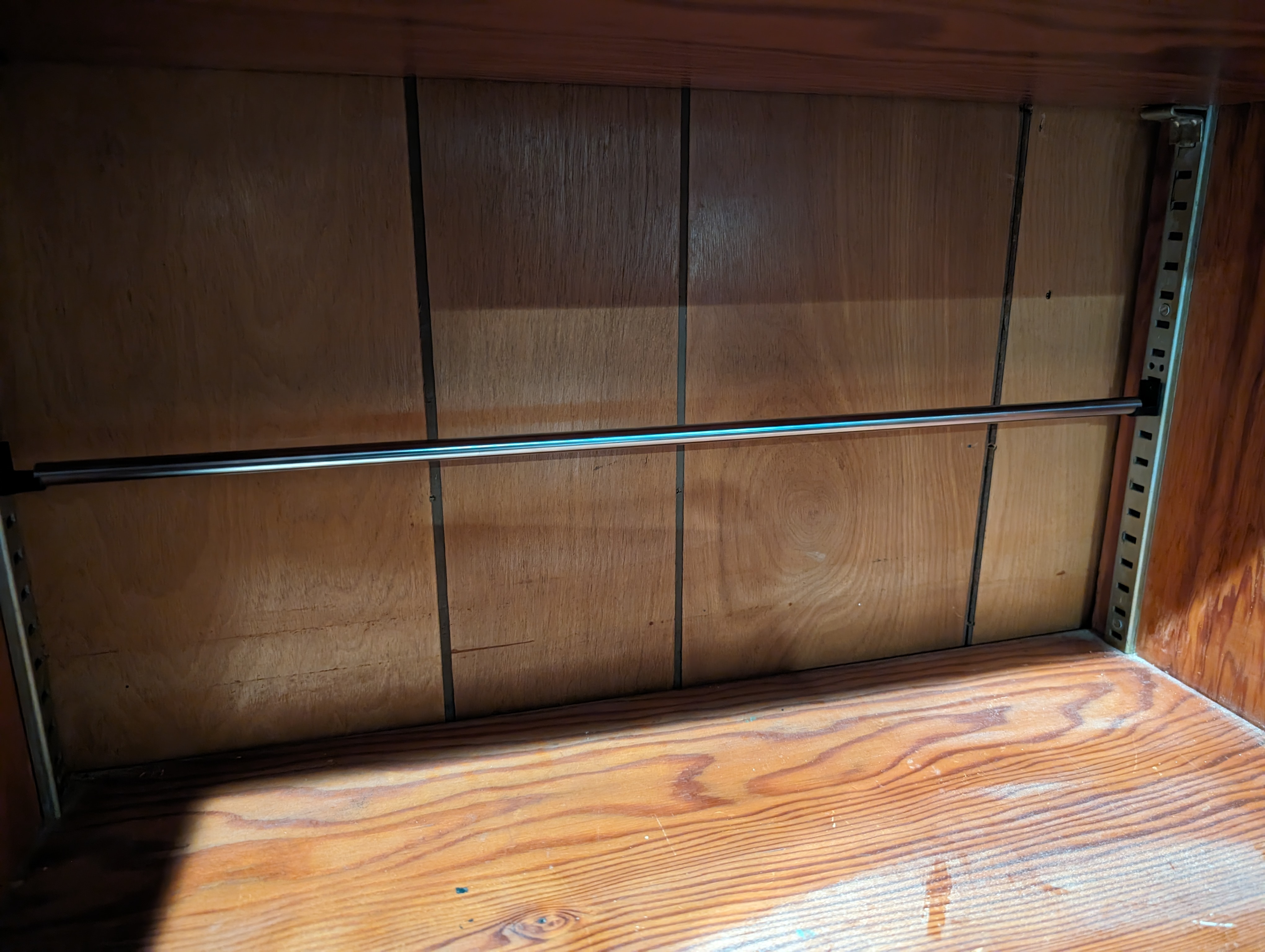 Pilaster Strip 8mm Rod Holder Bracket by AlexRL | Download free STL ...