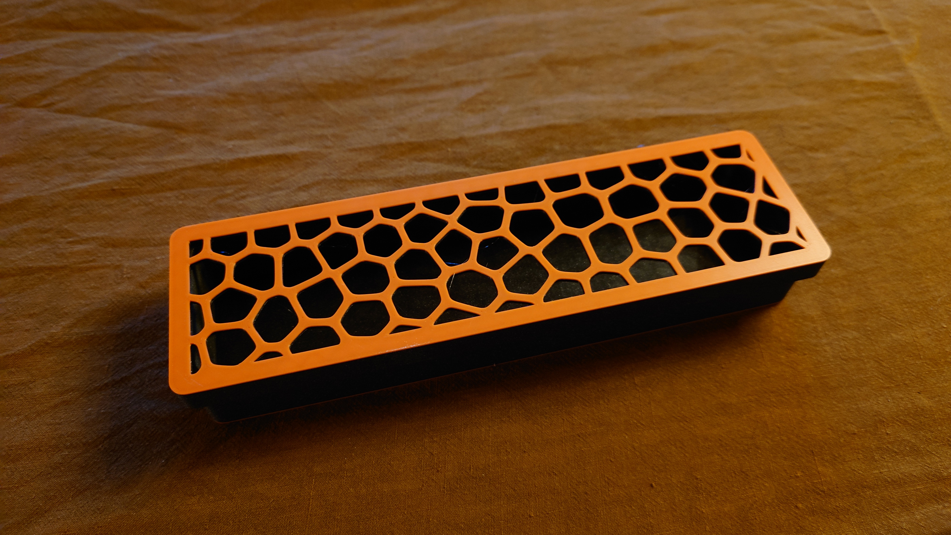 Box with Voronoi pattern by gillis | Download free STL model ...