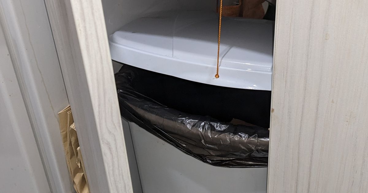 Automatic bin lid opener mount by Dusan Fajler | Download free STL ...