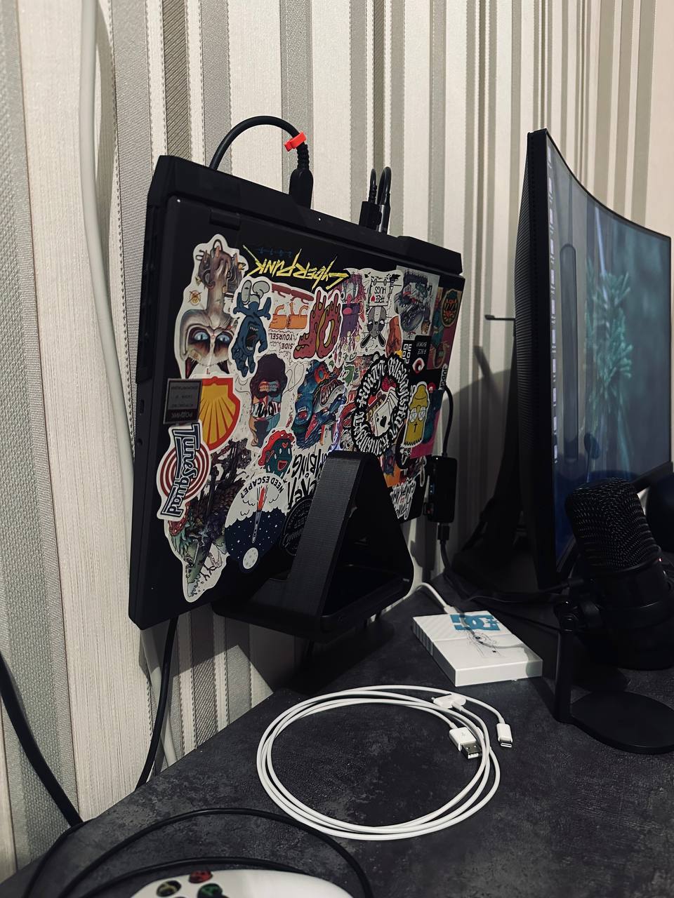 Aesthetic Laptop Stand by gohackurself | Download free STL model ...