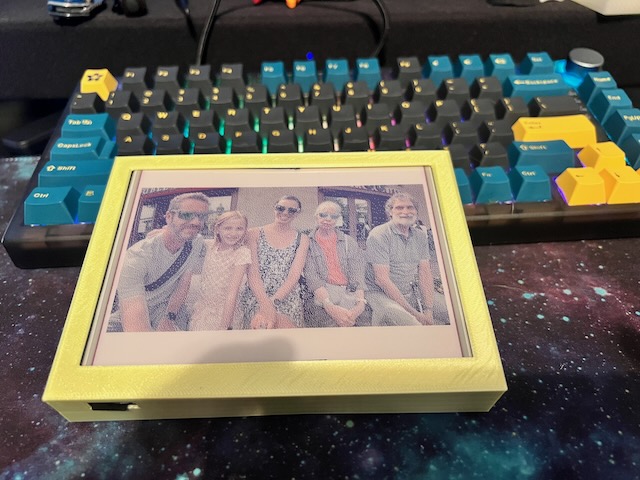 Waveshare 5.65" 7 Color Photo Frame with pi0 by Meldrak | Download free ...