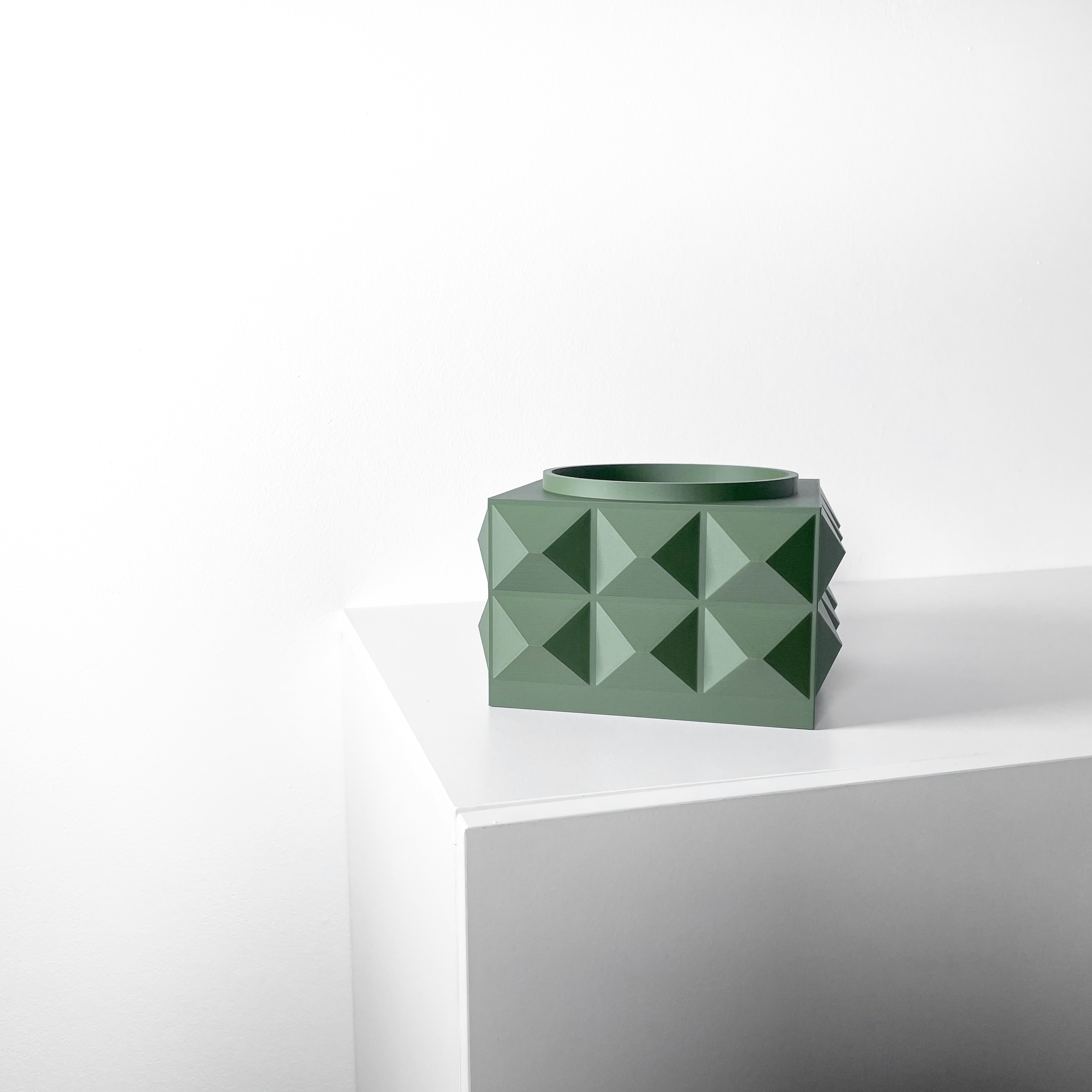 The Eldan Planter Pot with Drainage Tray & Stand Included: Modern and ...