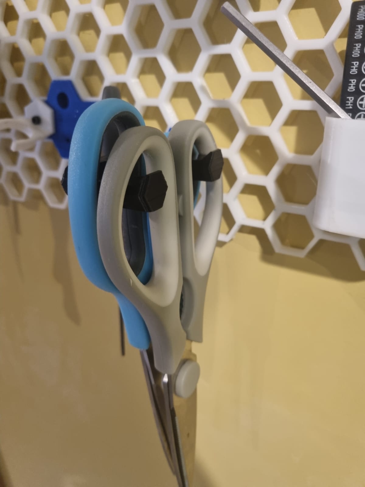 Slim Scissor Rack For Honeycomb Storage Wall by Eggplant | Download ...
