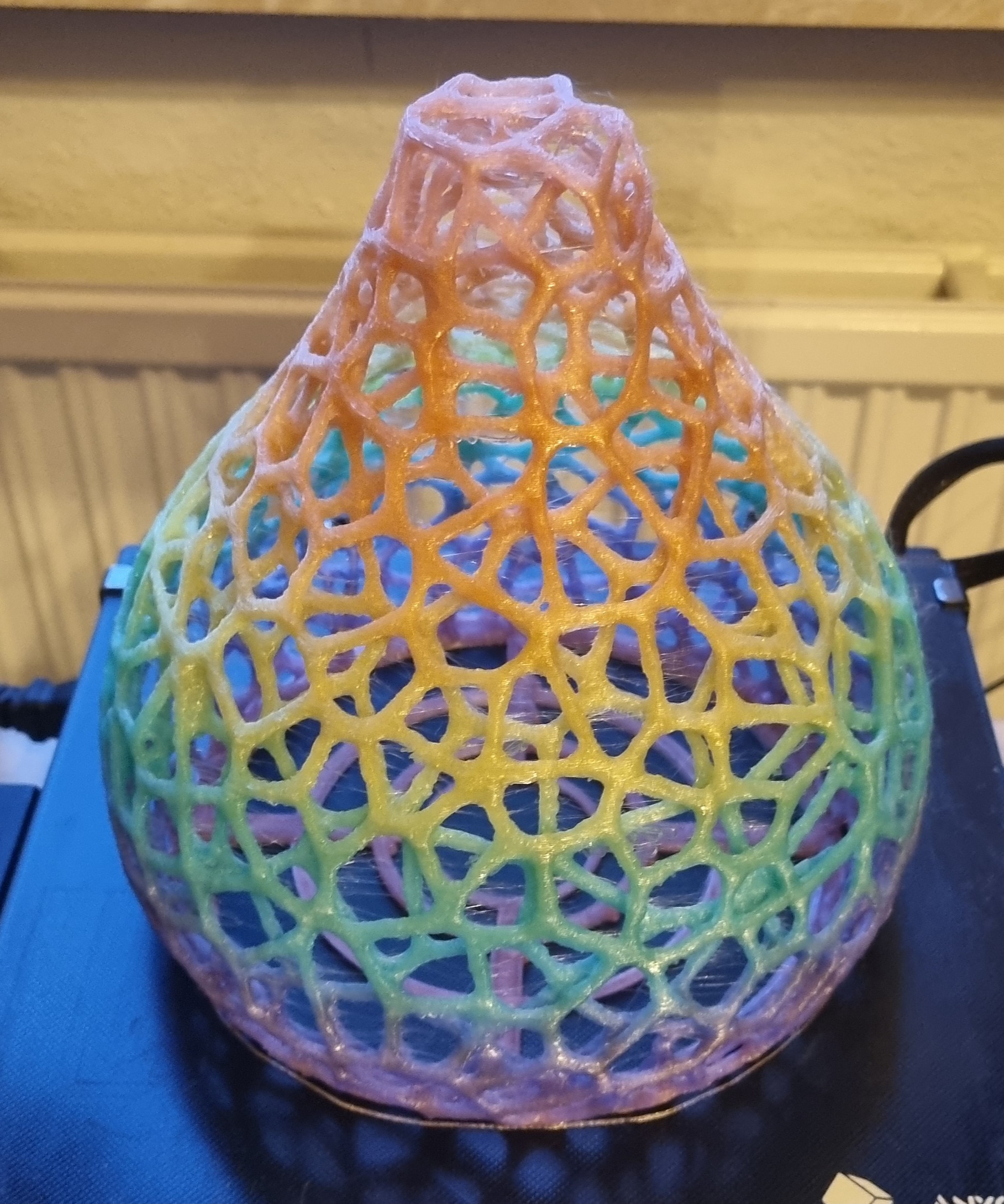 Lampenschirm in Tropfenform- Voronoi by Dirk Zufall | Download free STL model | Printables.com