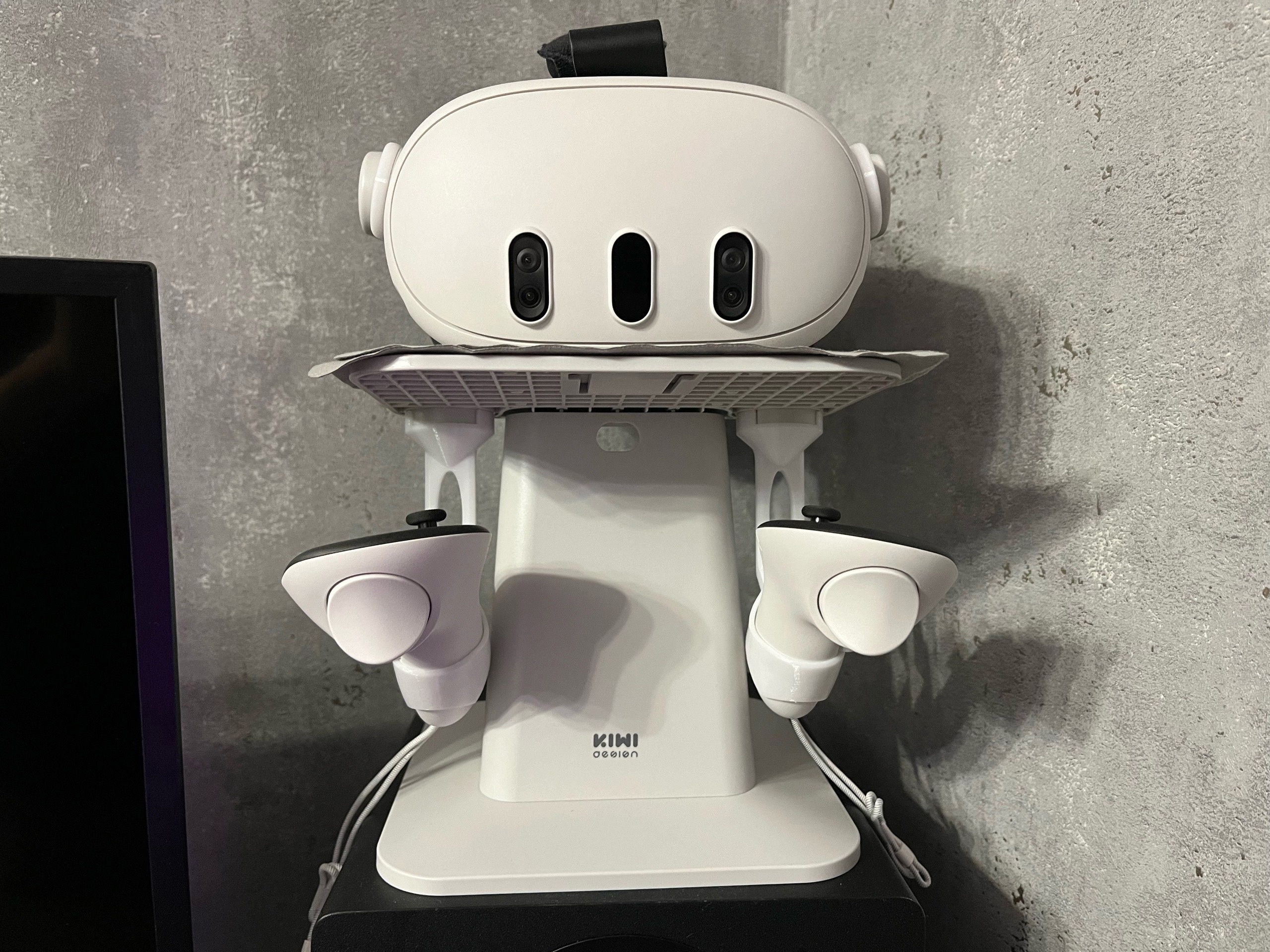 Quest 3 controllers holders for Kiwi Quest 2 stand by Max Sem ...