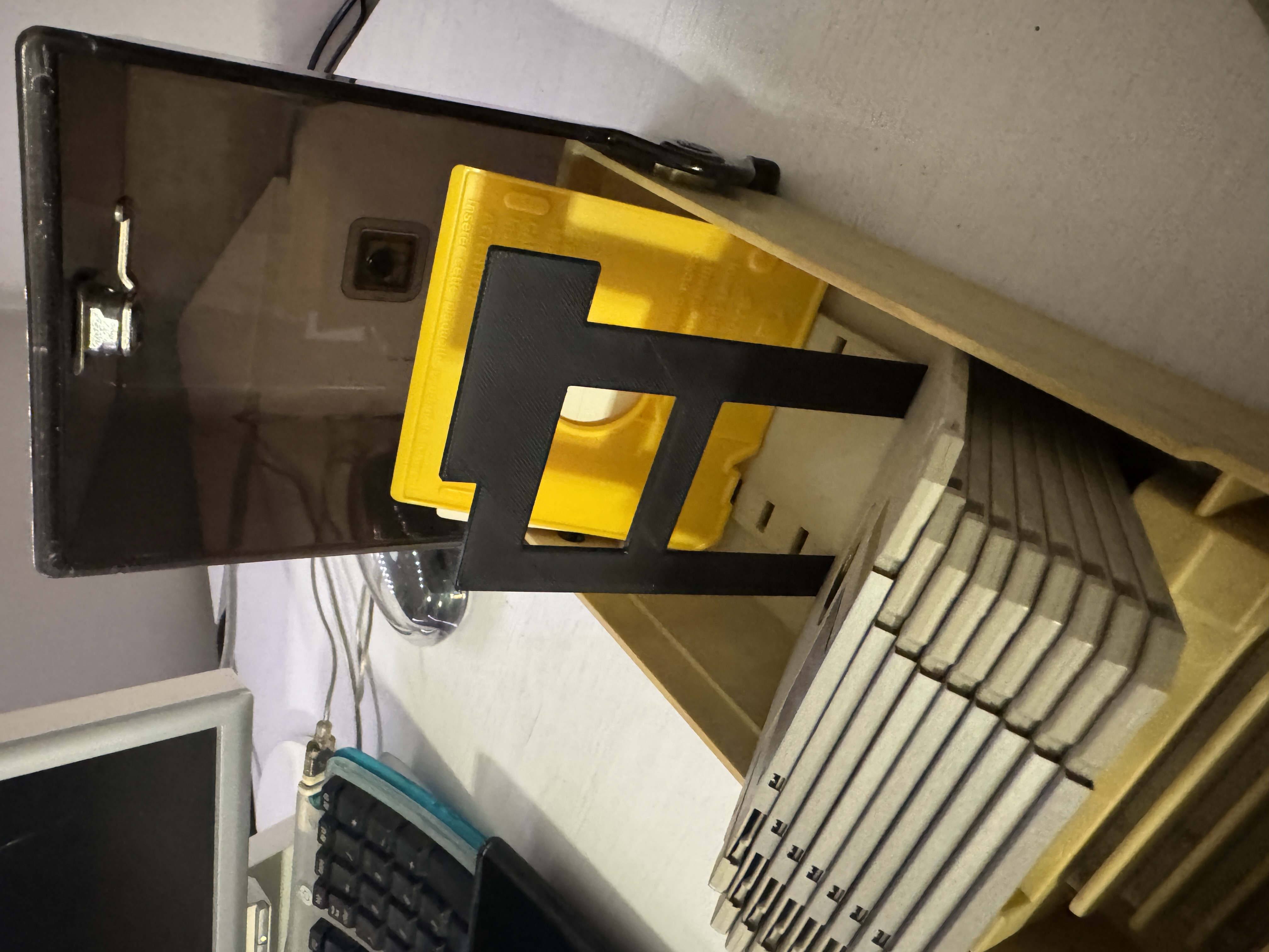 3 1/2 Floppy divider with lips by Логан Кларк | Download free STL model ...