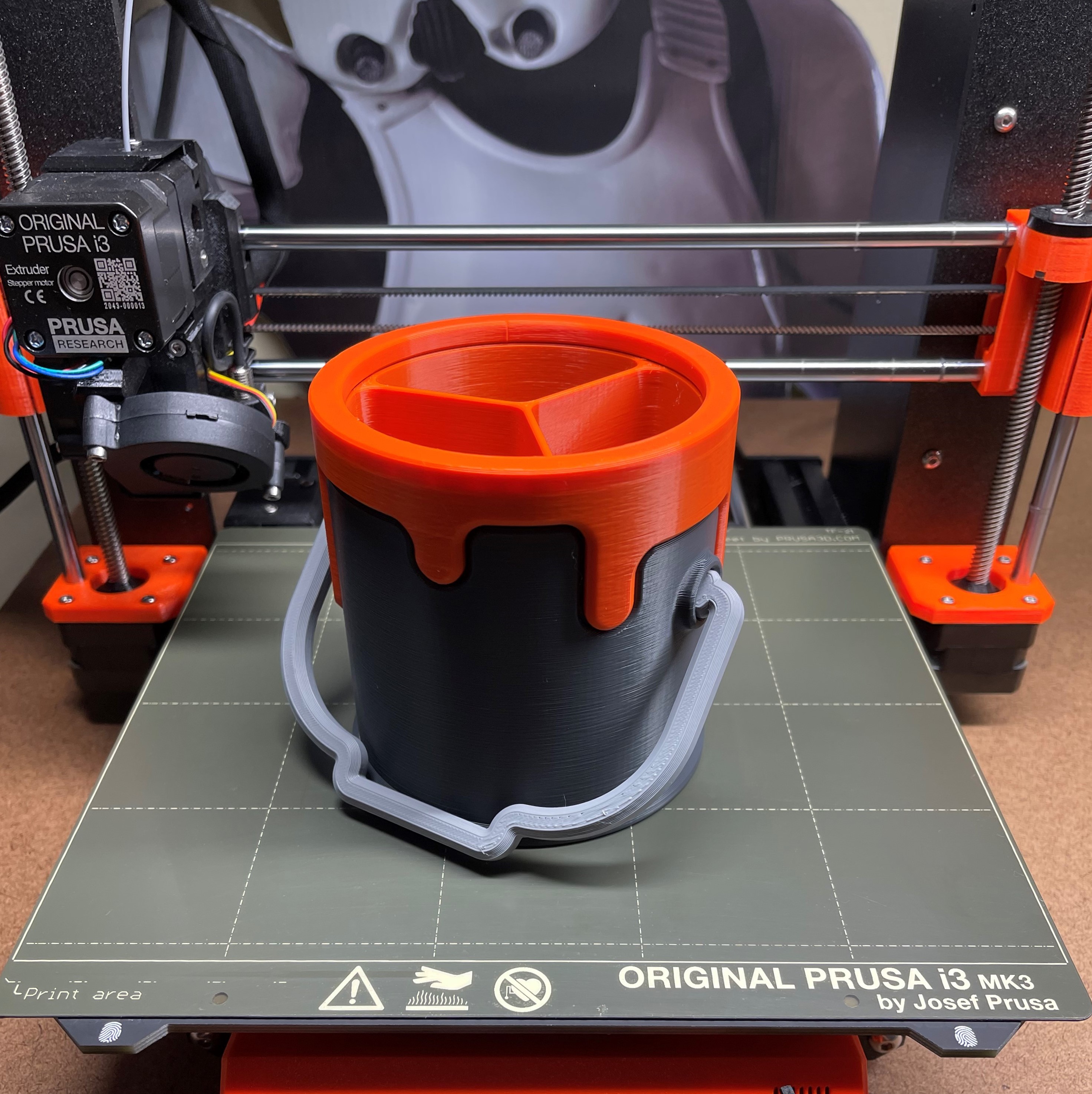 Drippy Bucket With Divider Insert by davemoneysign | Download free STL ...