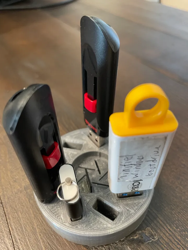 Circular microSD and USB-A holder by Jackson Szekeres | Download free ...