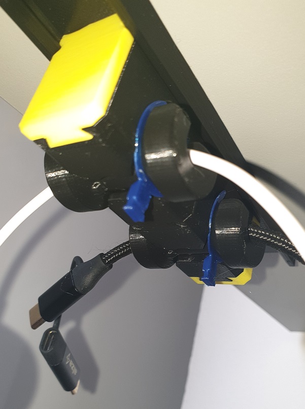 REVOLving cable mount locking clip by Daniel | Download free STL model ...