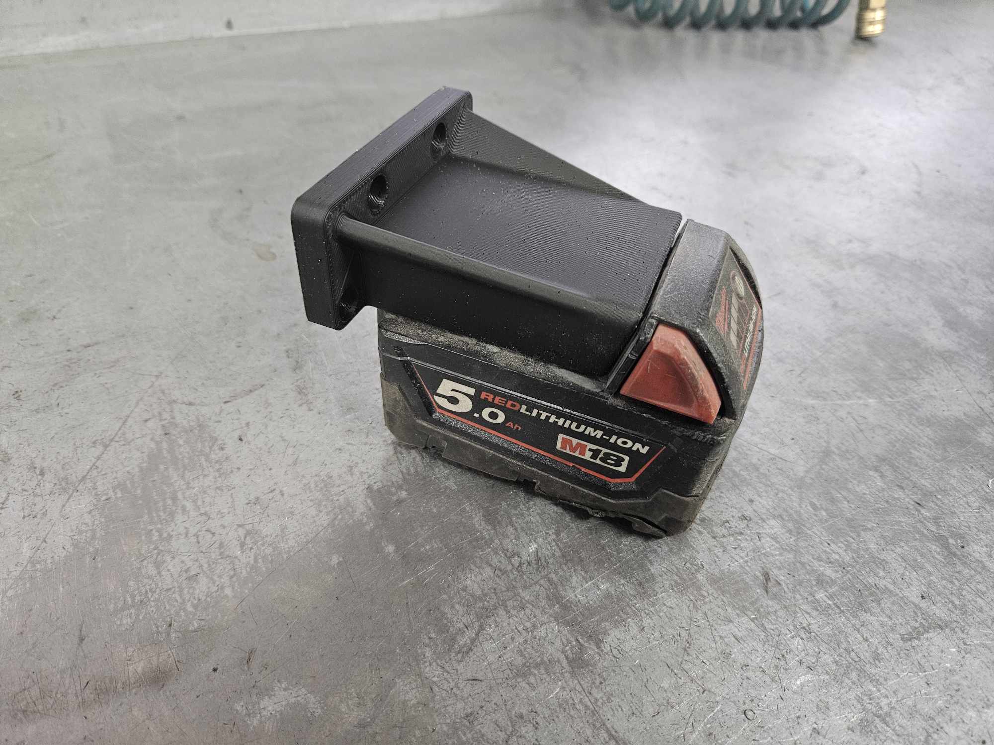 Milwaukee M18 Battery Horizontal Holder by Bartek Zalewski | Download ...