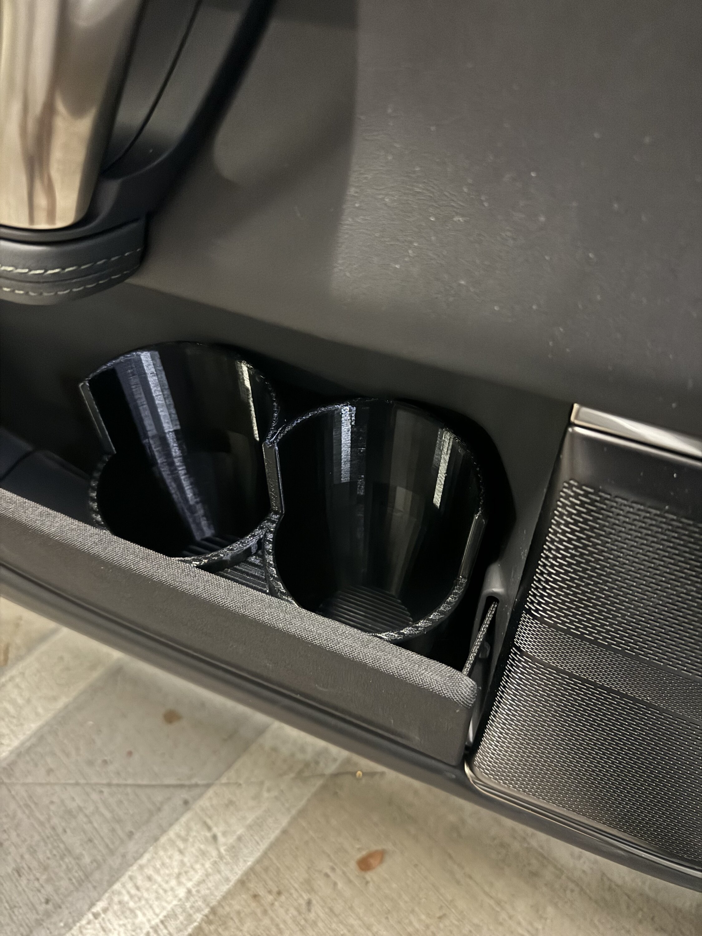Rivian R1S & R1T Bottle Holder for Doors by rockethorse | Download free ...