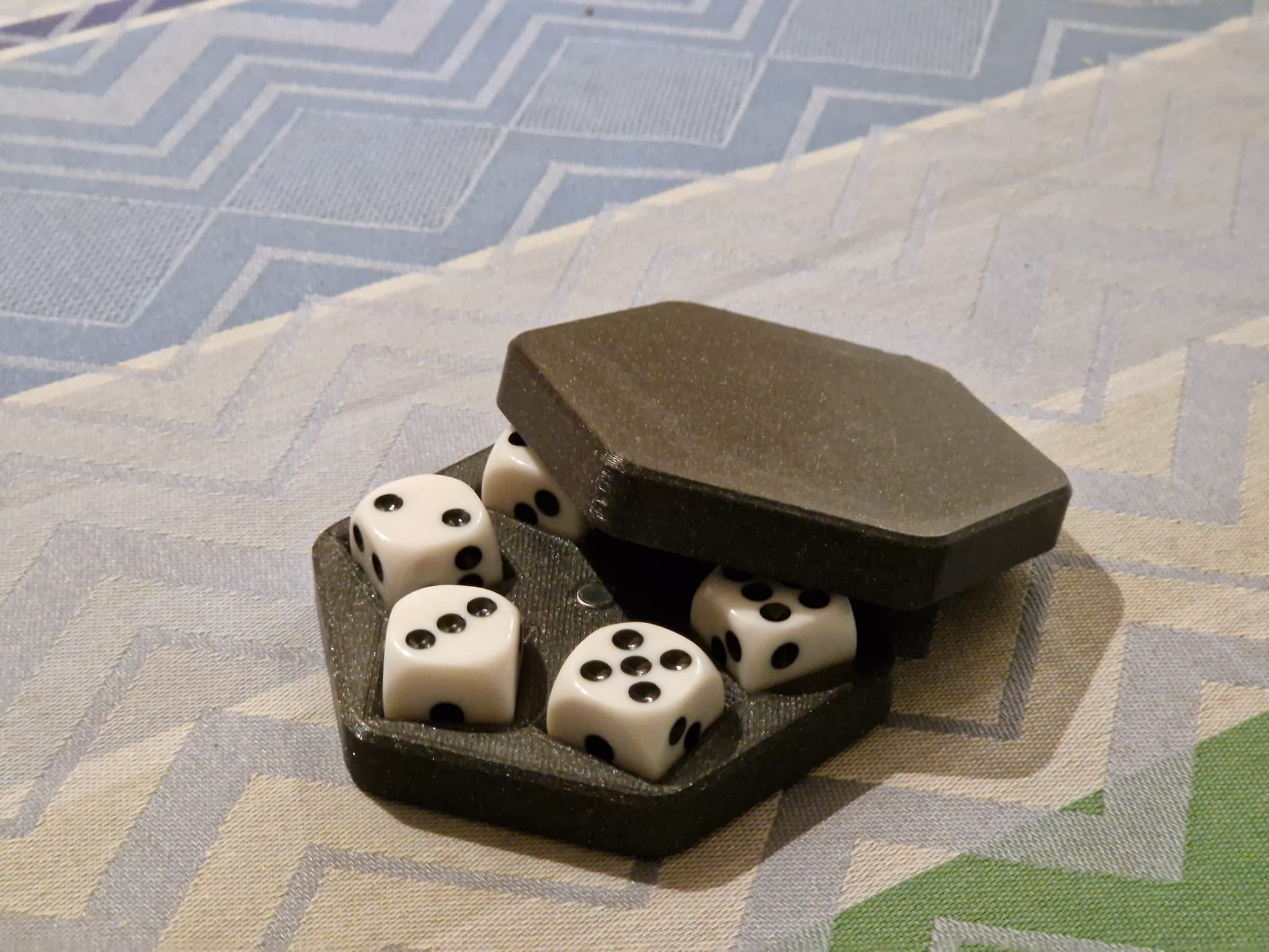 Dice box by victorprost | Download free STL model | Printables.com