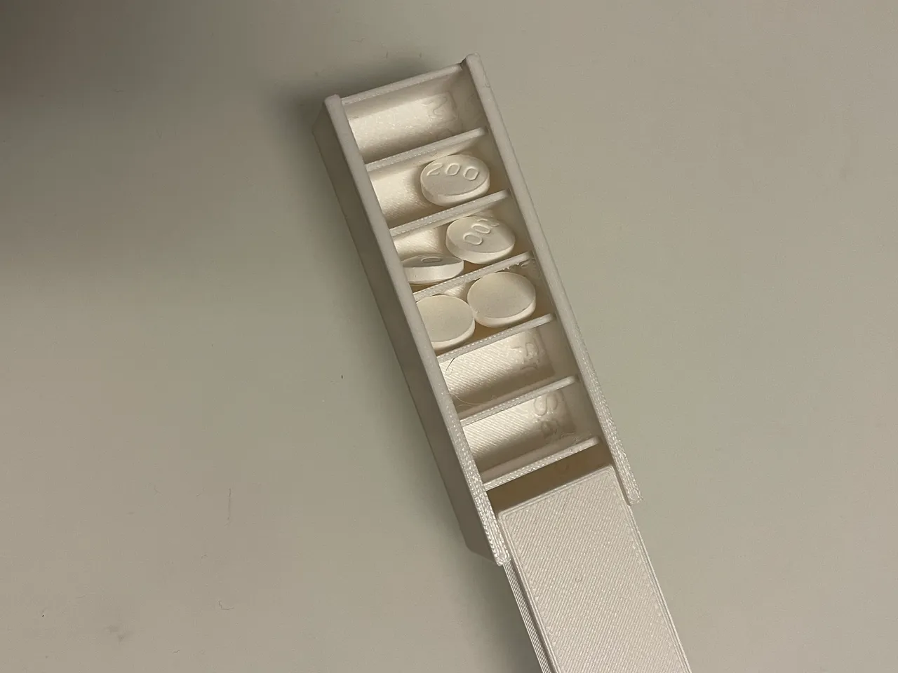 Pillbox with 7 compartments, Monday to Sunday by mado30 | Download free ...