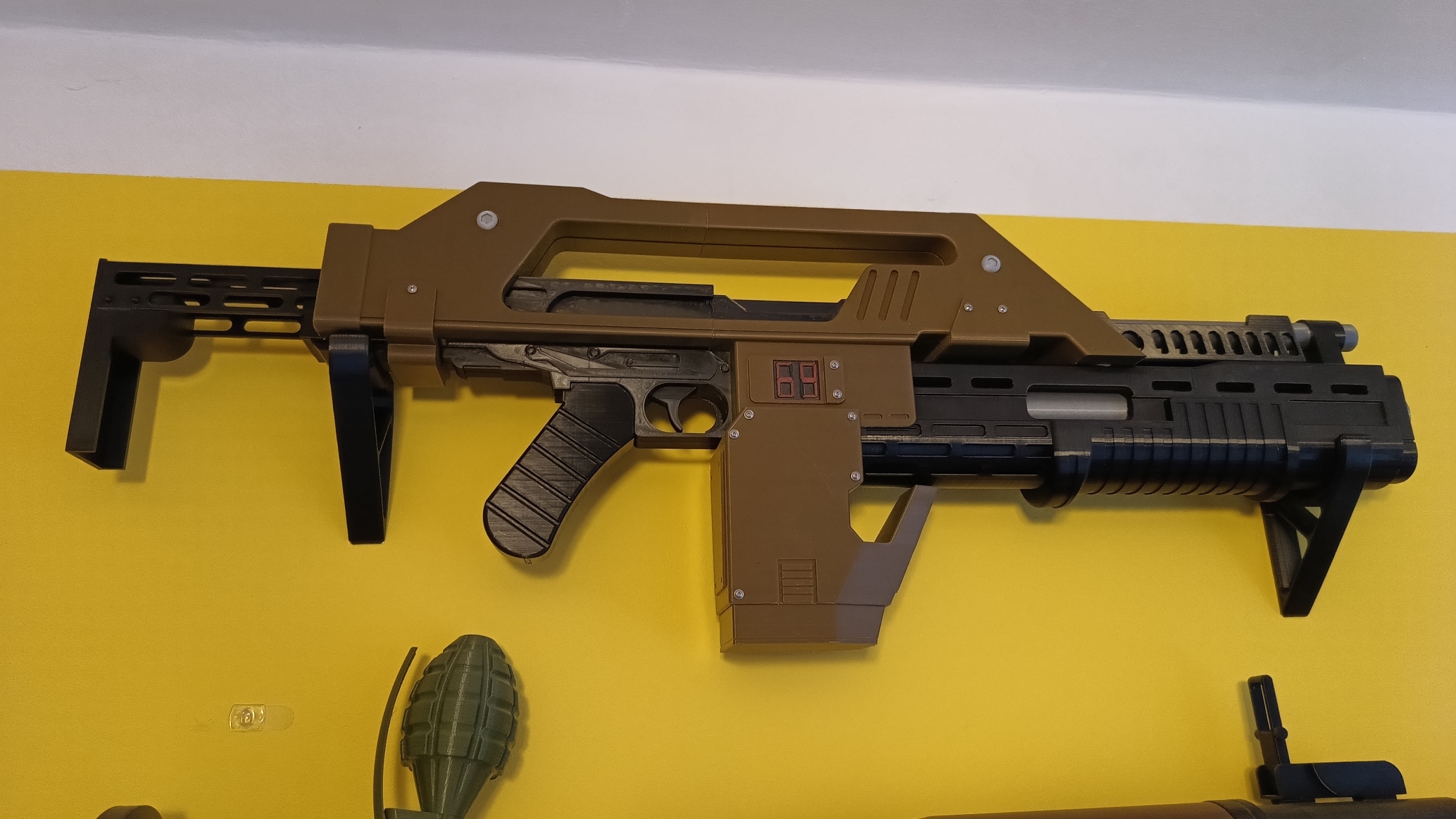 Aliens M41a Pulse Rifle wall mount by Samael | Download free STL model ...