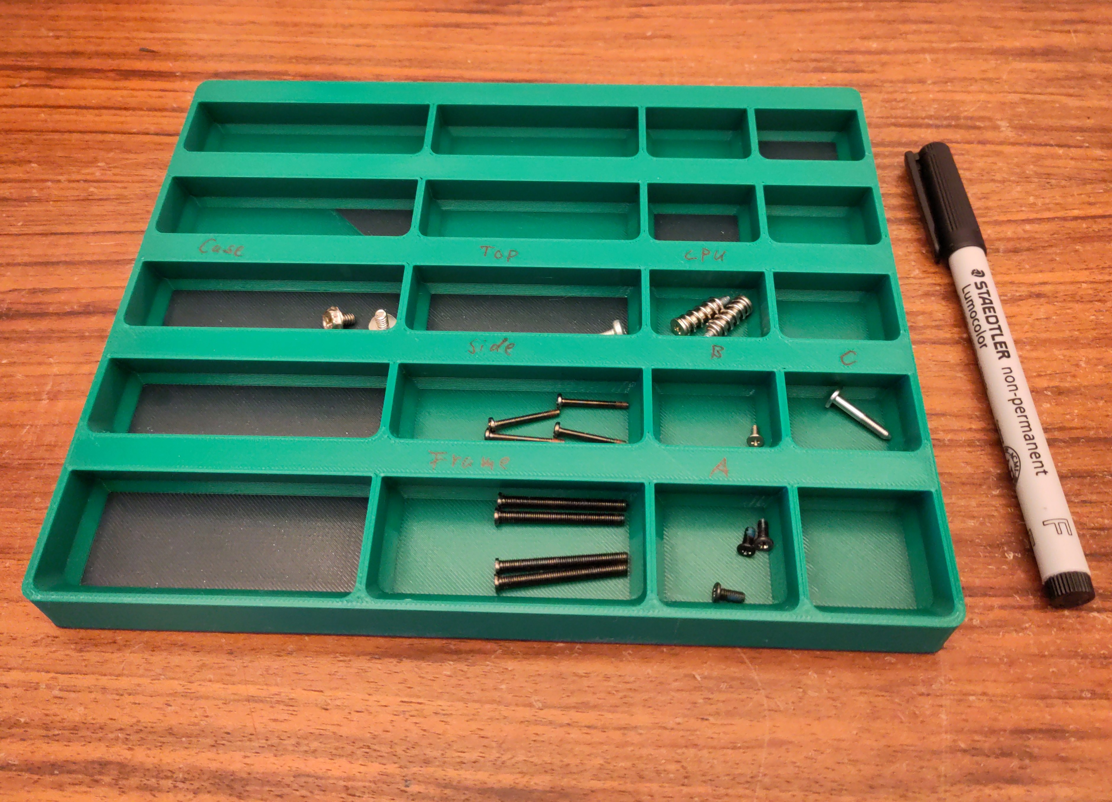 Screw Tray labelable by LittleJoeMuc | Download free STL model ...