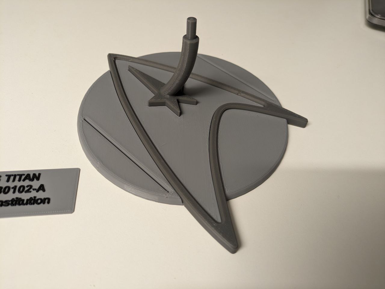 Smaller stand for Martin's star trek spaceships by puemowicht ...
