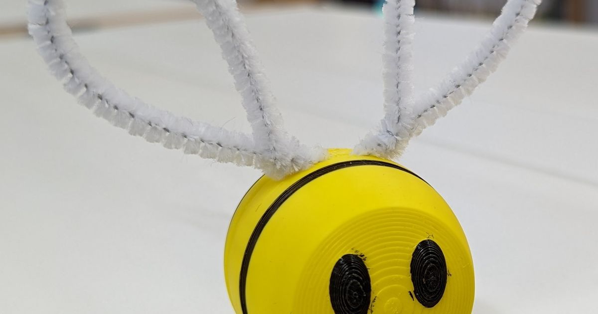 Cute Bee with pipe cleaner wings by StefanJarvis | Download free STL ...