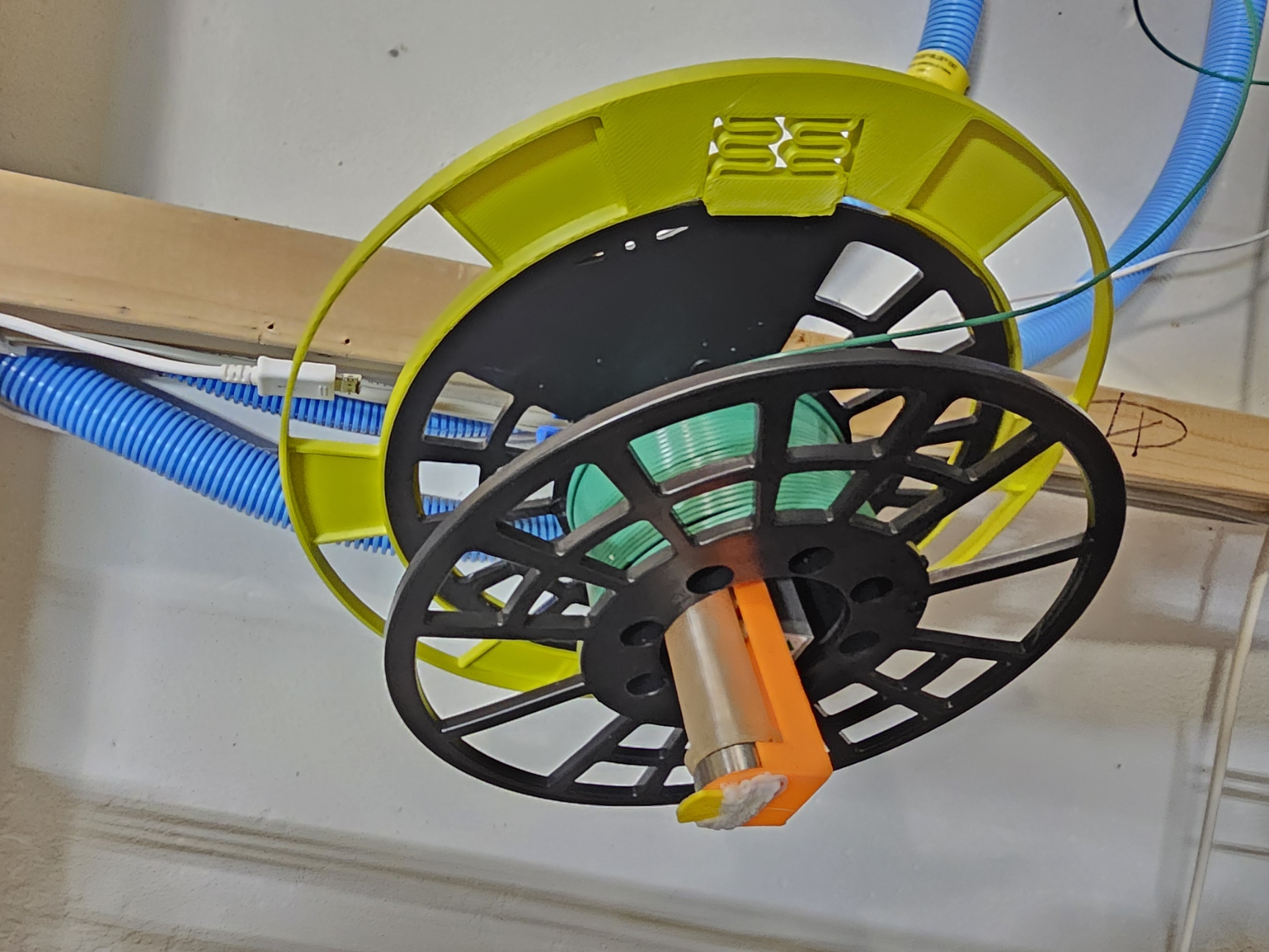 Anti Tangle Clip on Spool Disc by theneedfull | Download free STL model ...