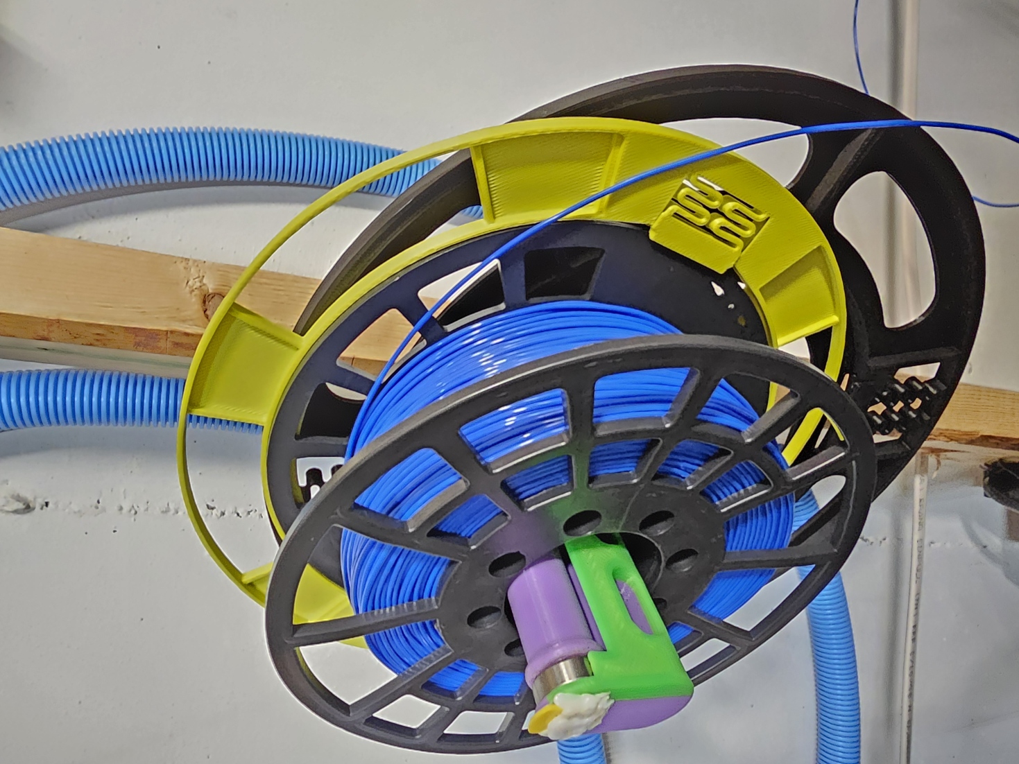 Anti Tangle Clip on Spool Disc by theneedfull | Download free STL model ...