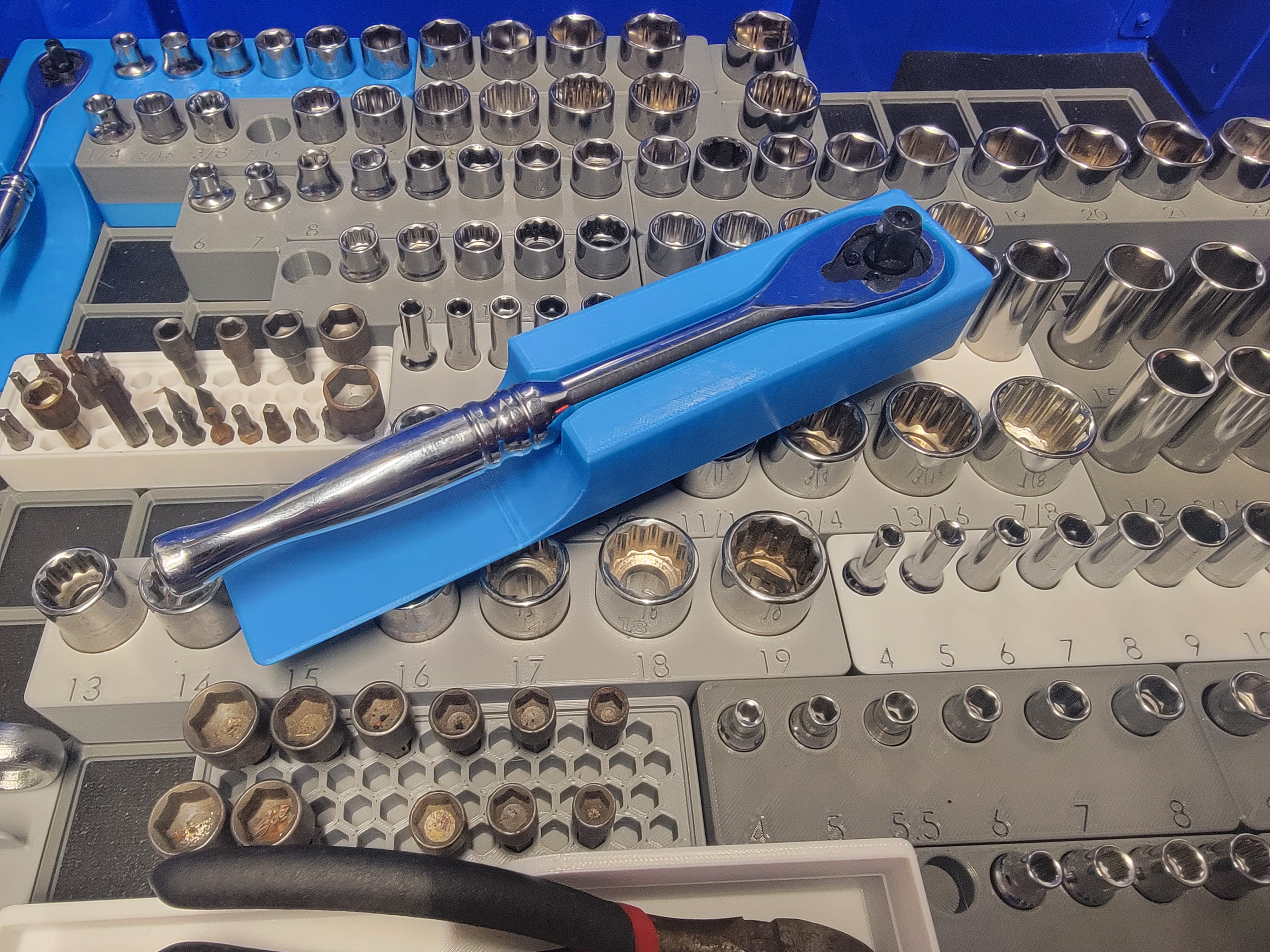 3/8 Husky ratchet holder gridfinity 1x5 by Ian Cox | Download free STL ...