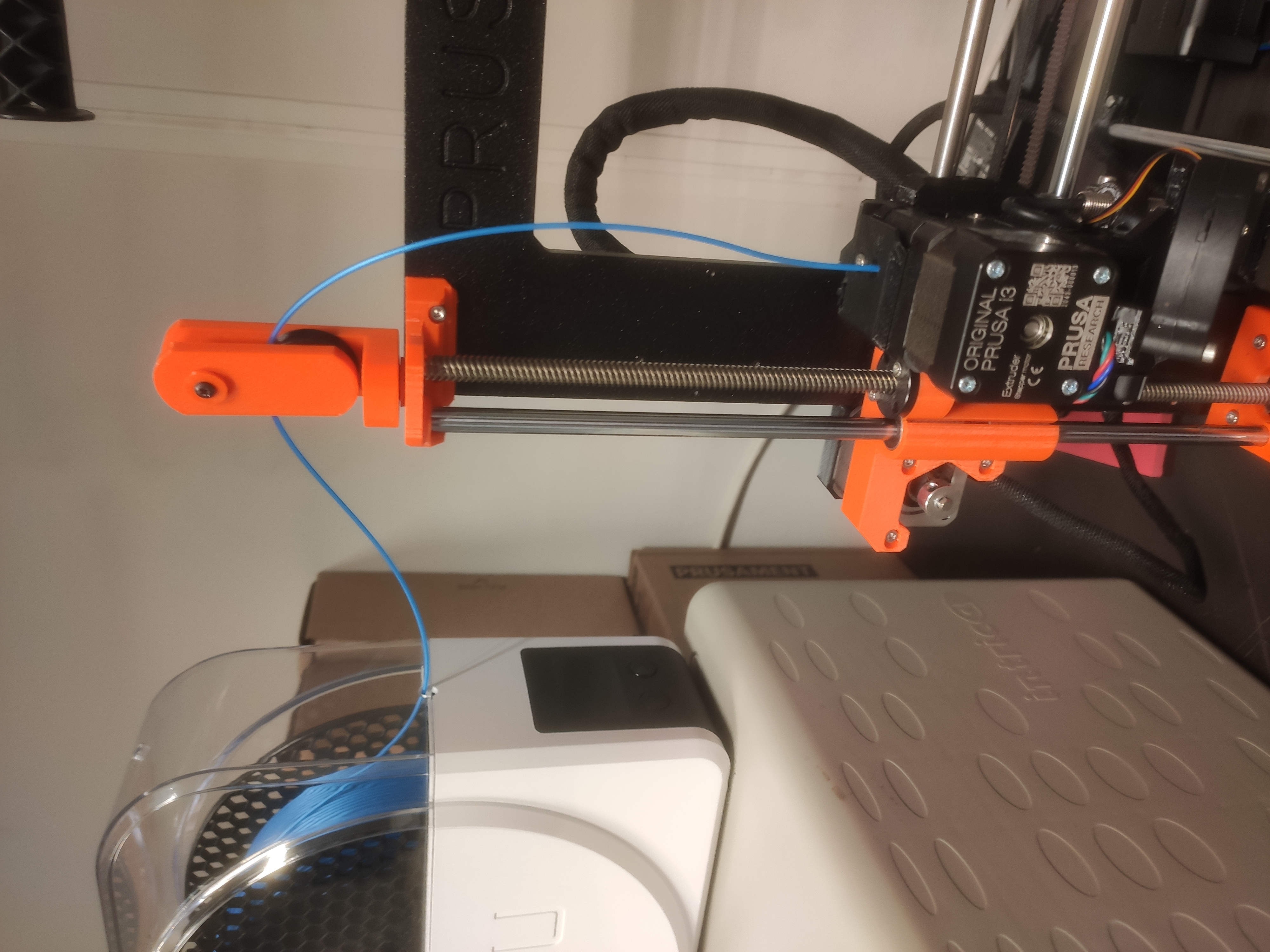 Prusa MK3S Filament Guide @z-axle [REMIX] by jcjames_13009 | Download ...