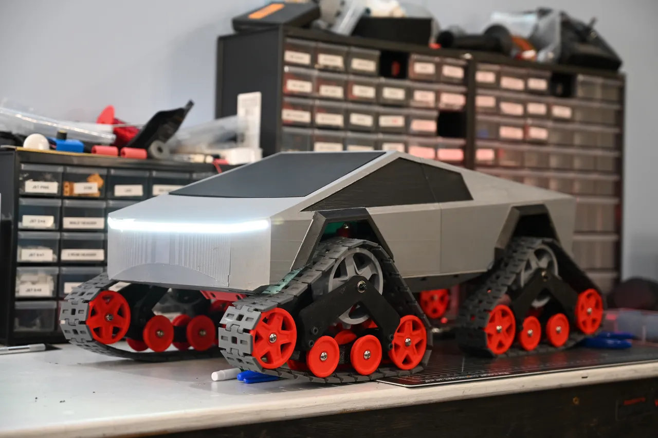 CyberTank - 1:10 RC CAR with TRACKS! by m2rechtin | Download free STL ...