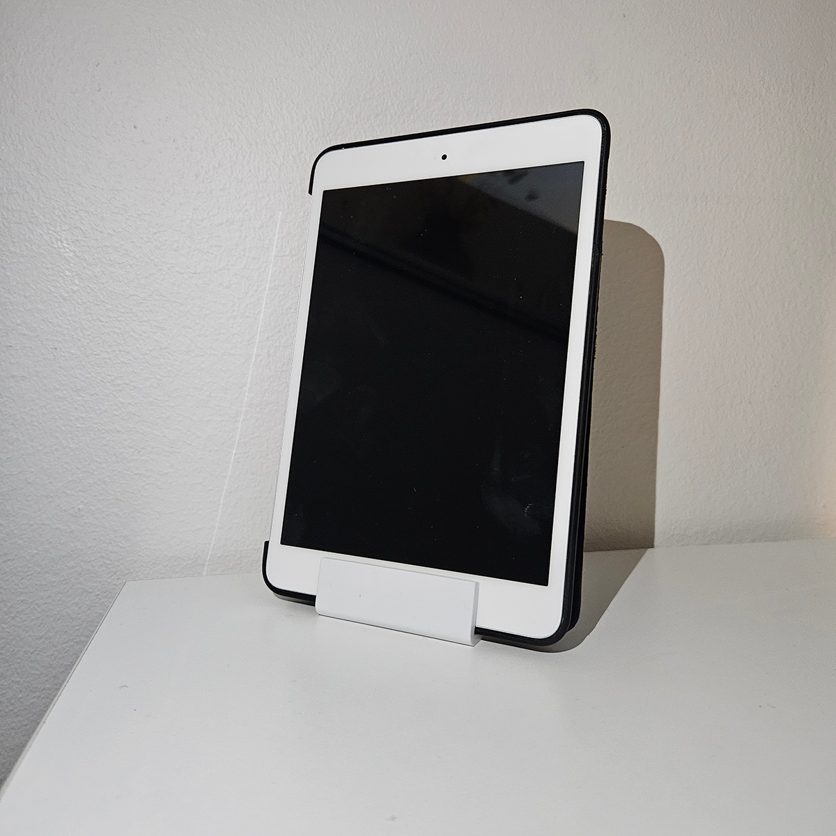 The Ridiculously Simple Tablet Stand von NEWSTREAM | Kostenloses STL ...